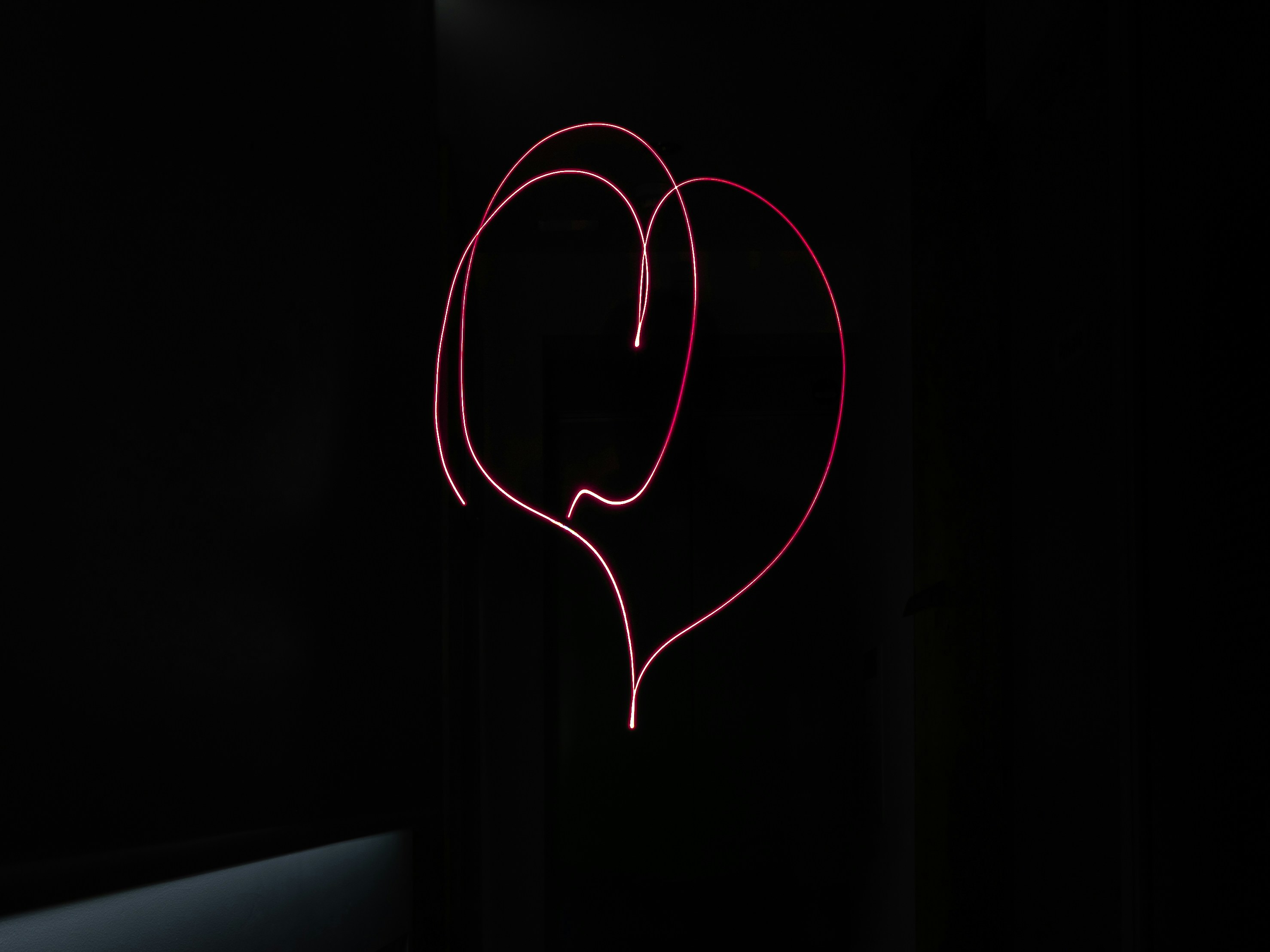 Neon Heart Sketch: A Quiet Arc of Light in the Dark