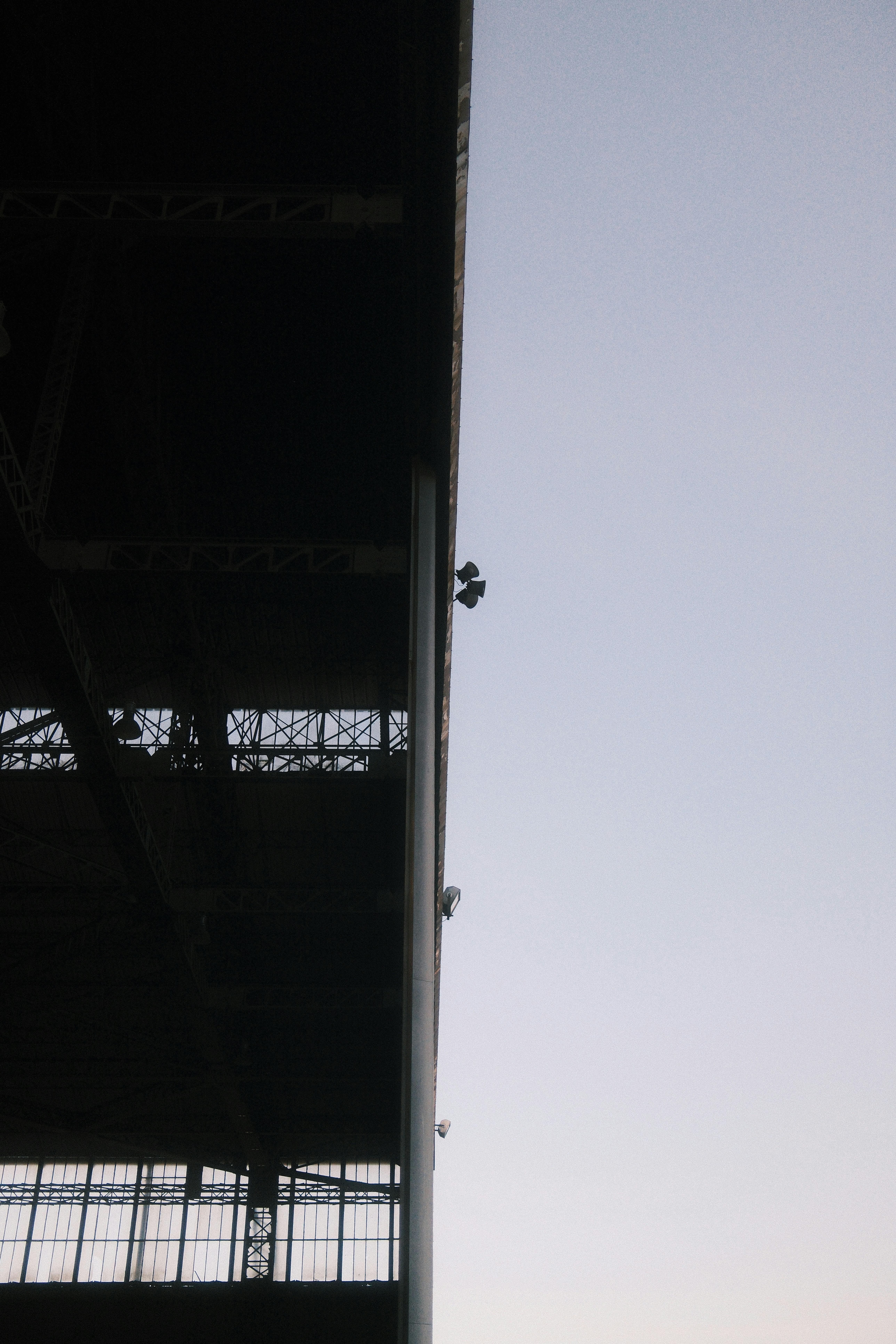 Edge of Light: Structural Shadows Along a Subway Pier
