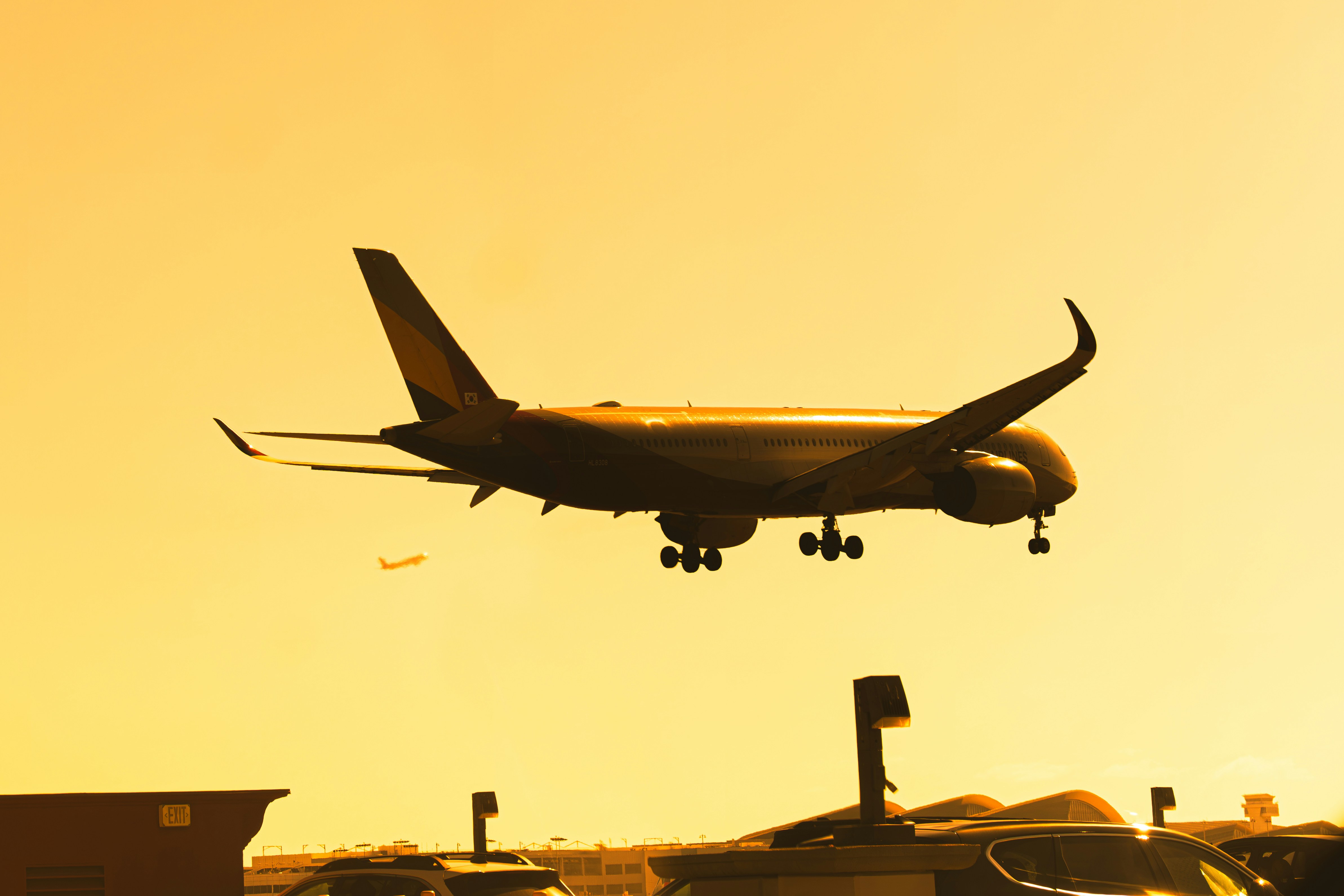 Golden Hour Descent: A Jumbo Quietly Touches Down