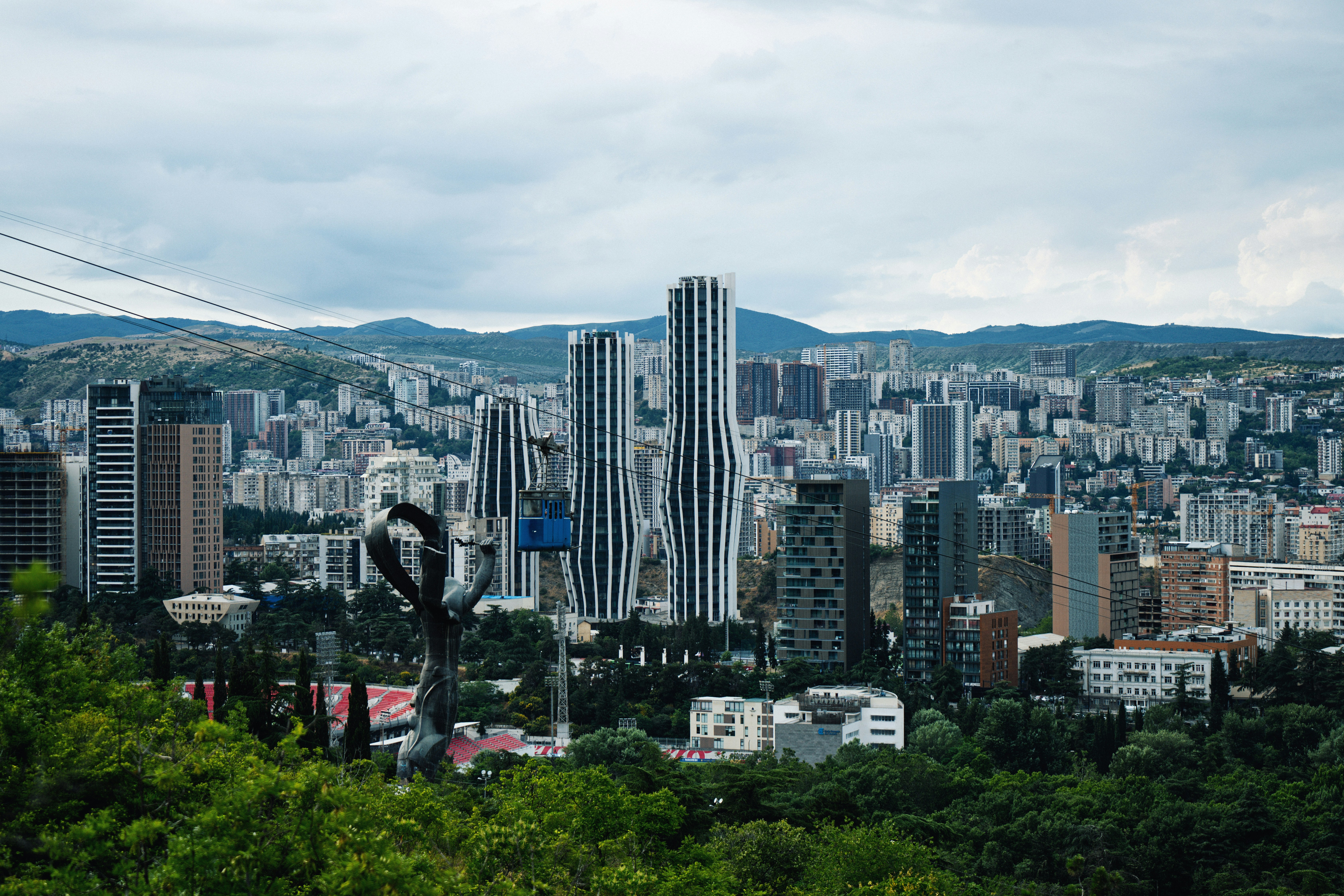 City Serpents: Skyscrapers Undulating Through a Mountain Ring