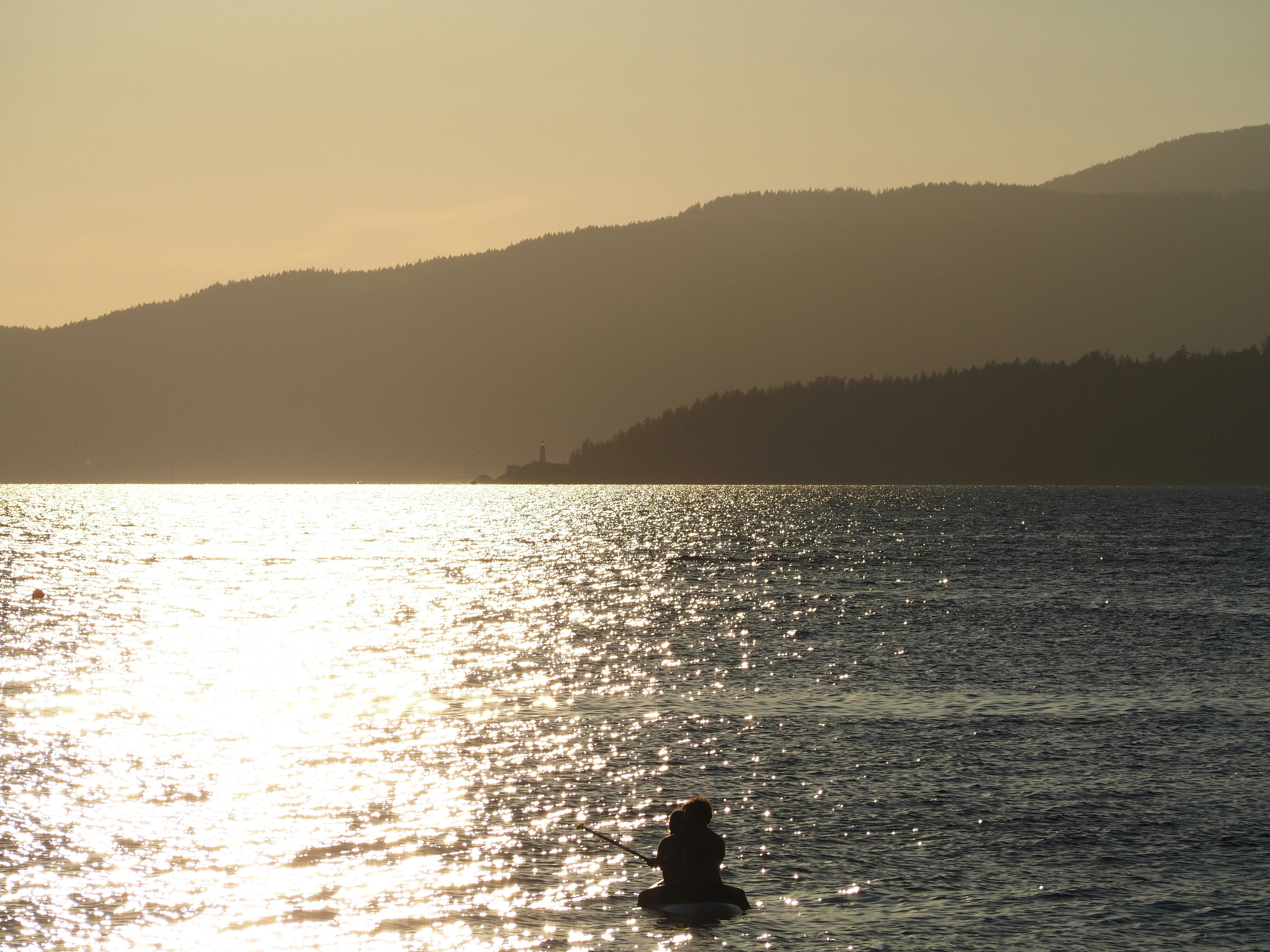 Golden Light on Quiet Waters: A Lone Kayaker at Dusk