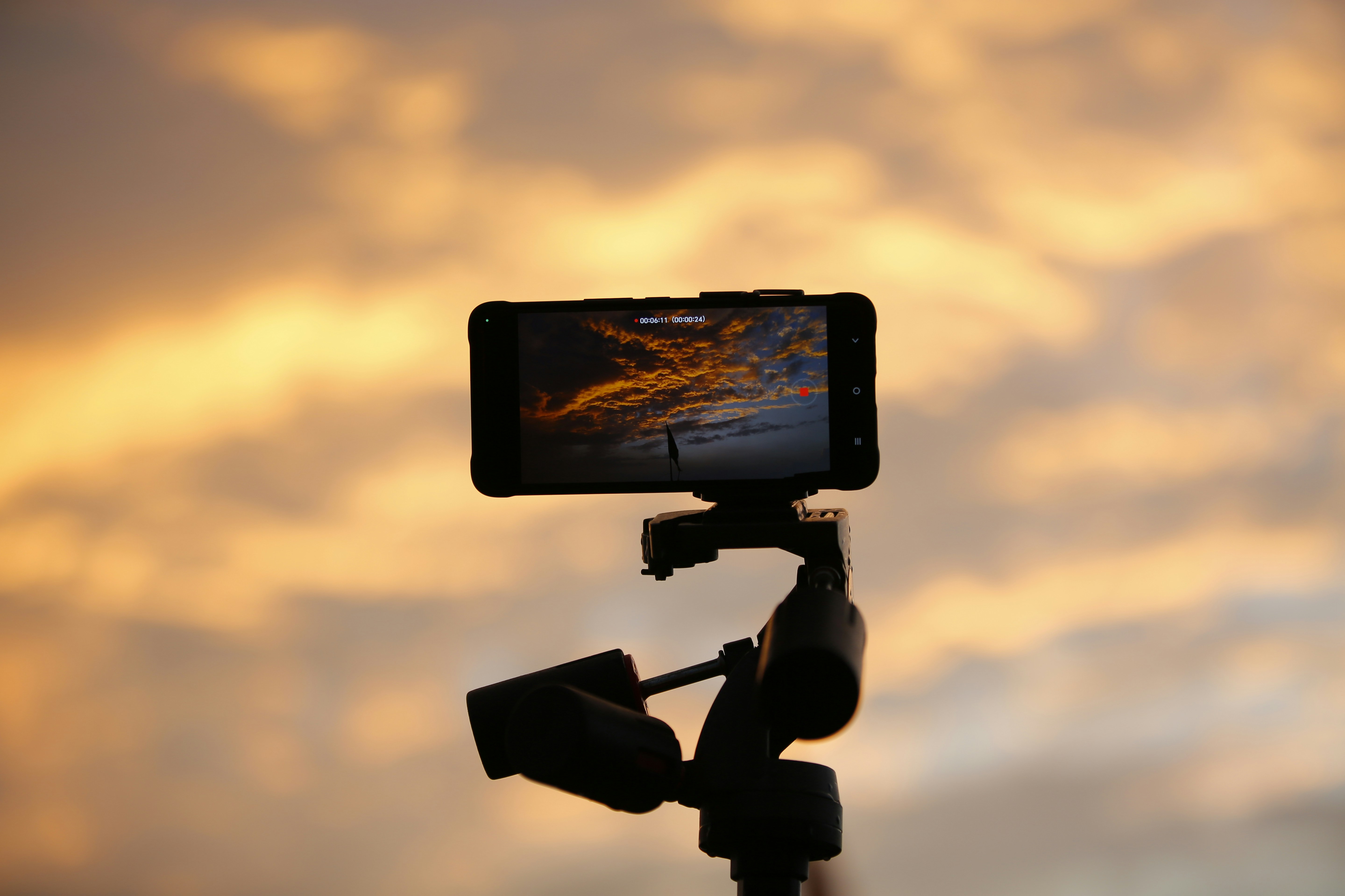 Sunset Shot: Smartphone on Tripod Captures a Silhouette Portrait