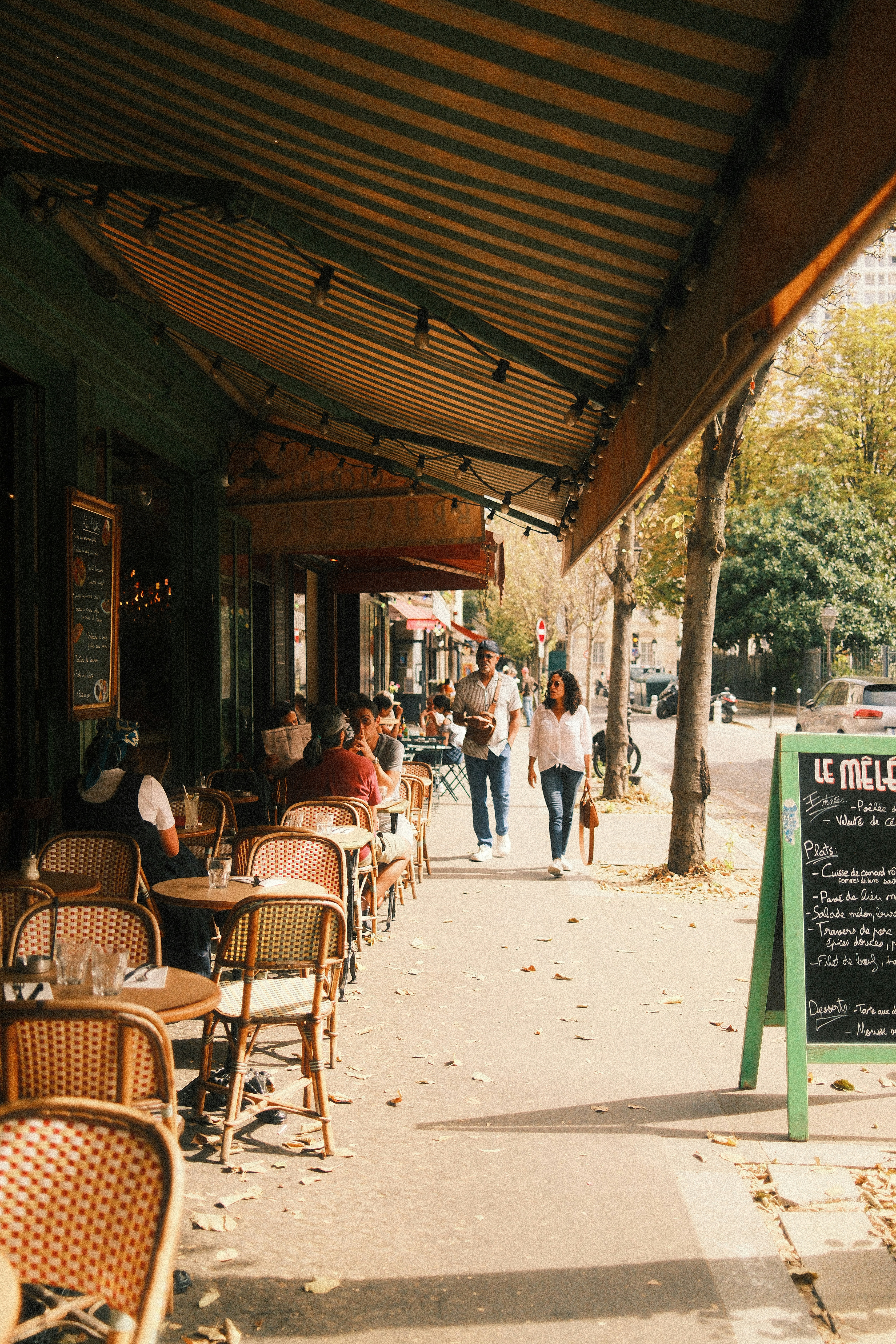 Cafe Boulevard: Conversations on a Sunlit Sidewalk