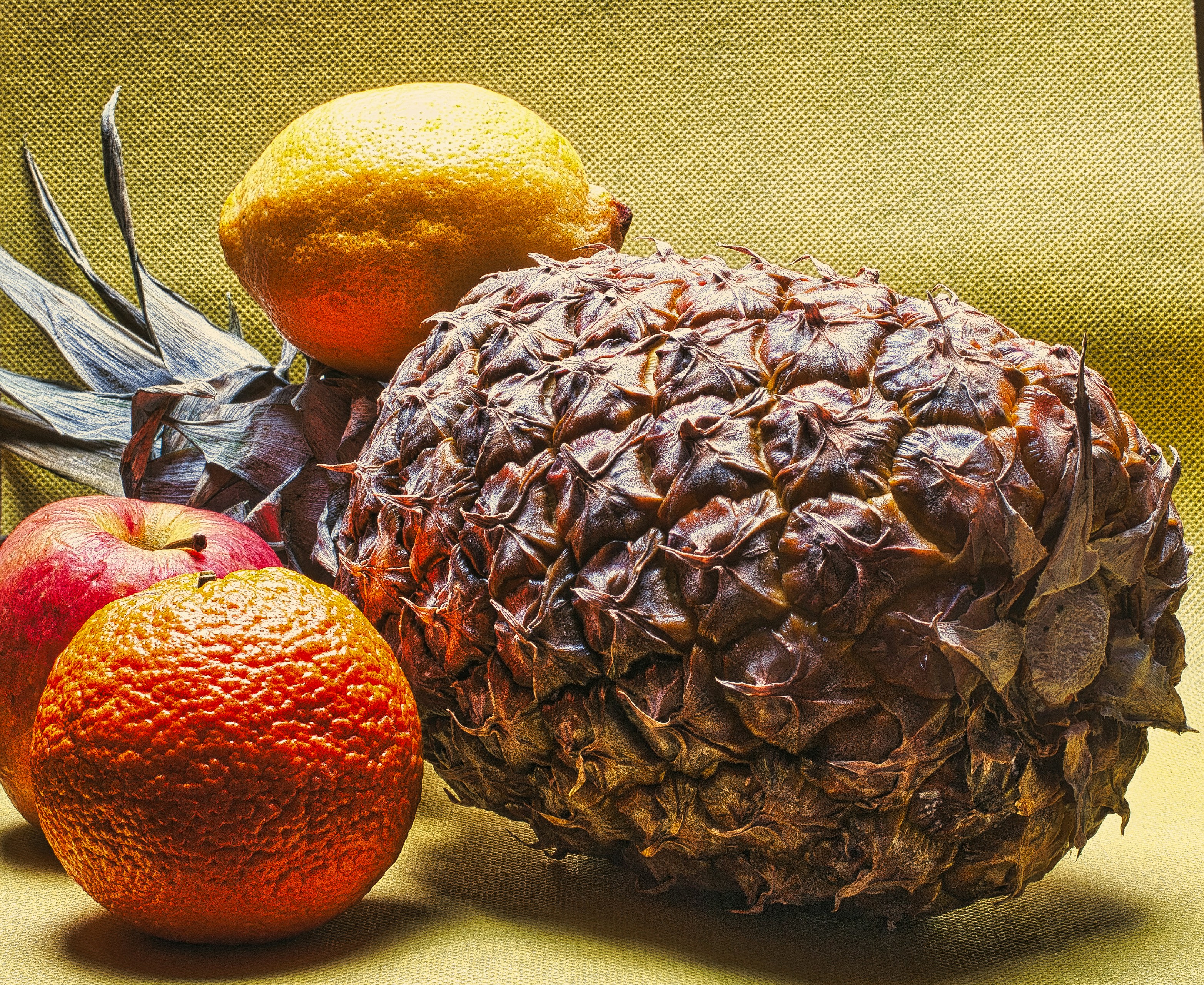 Juicy Cornerstone: Pineapple, Citrus, and Pineapple Crown