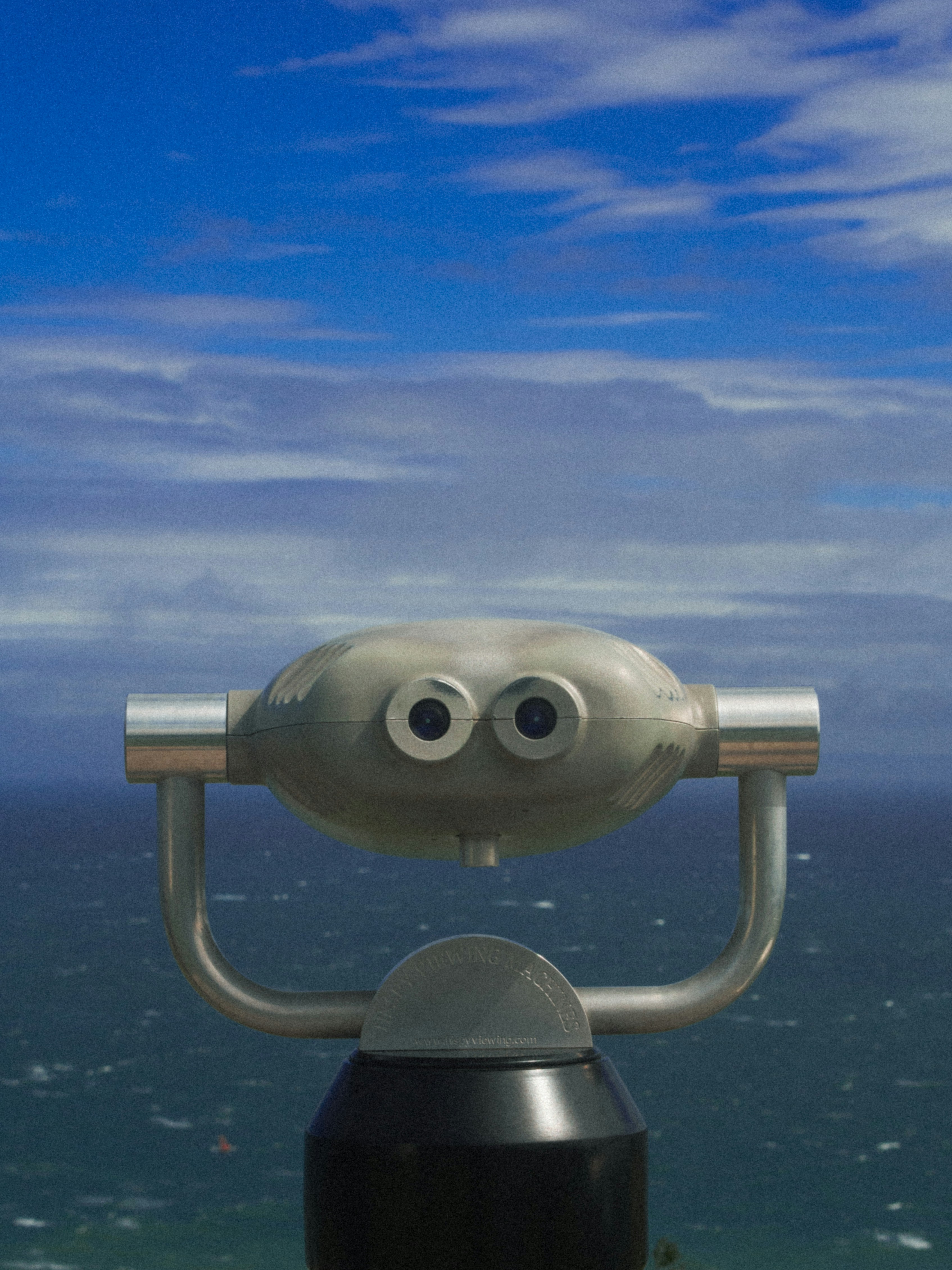 Periscope Gaze: A Harbor Viewer’s Coin-Headed Lookout