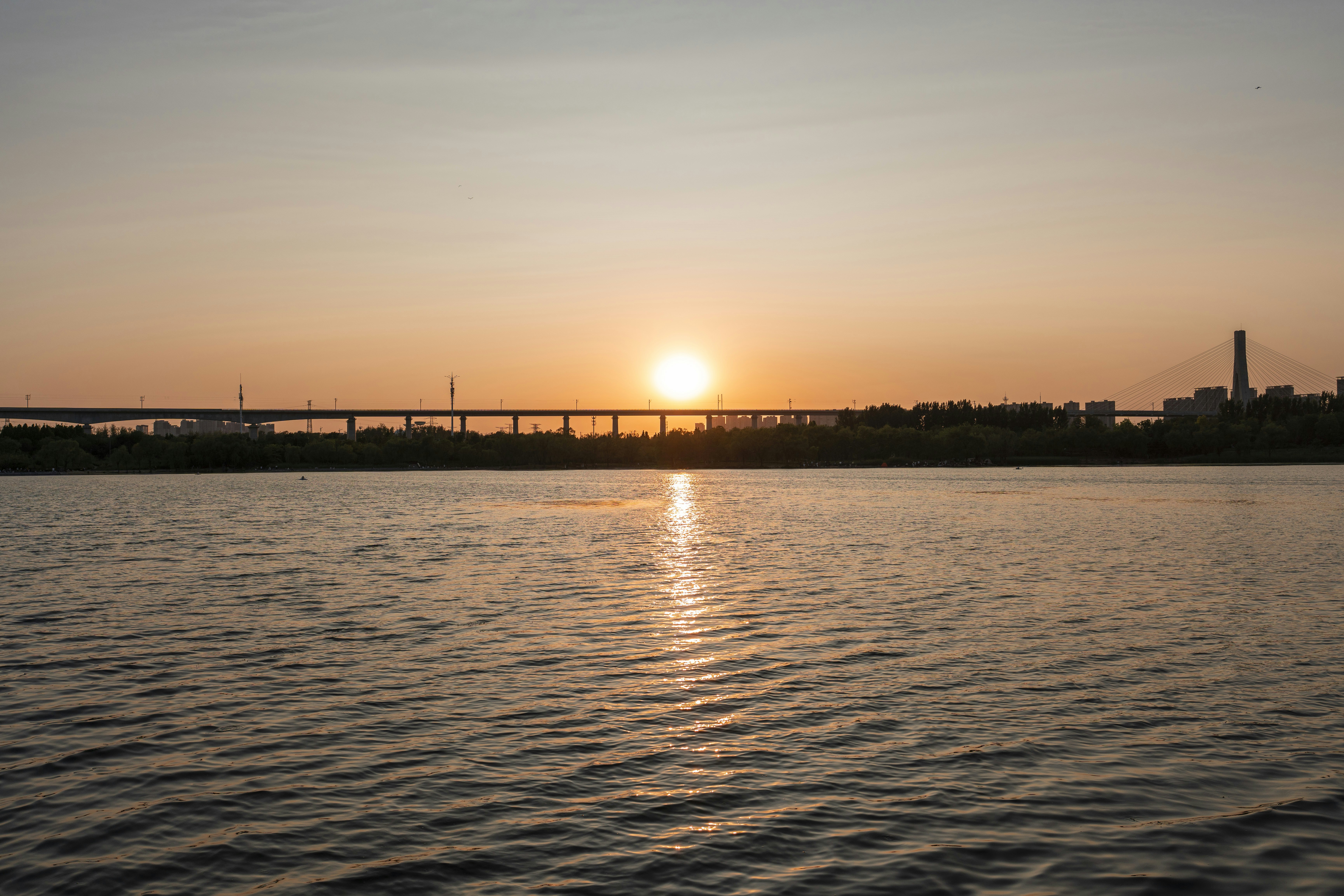 Horizon Glow: Sunset Over Quiet Waters