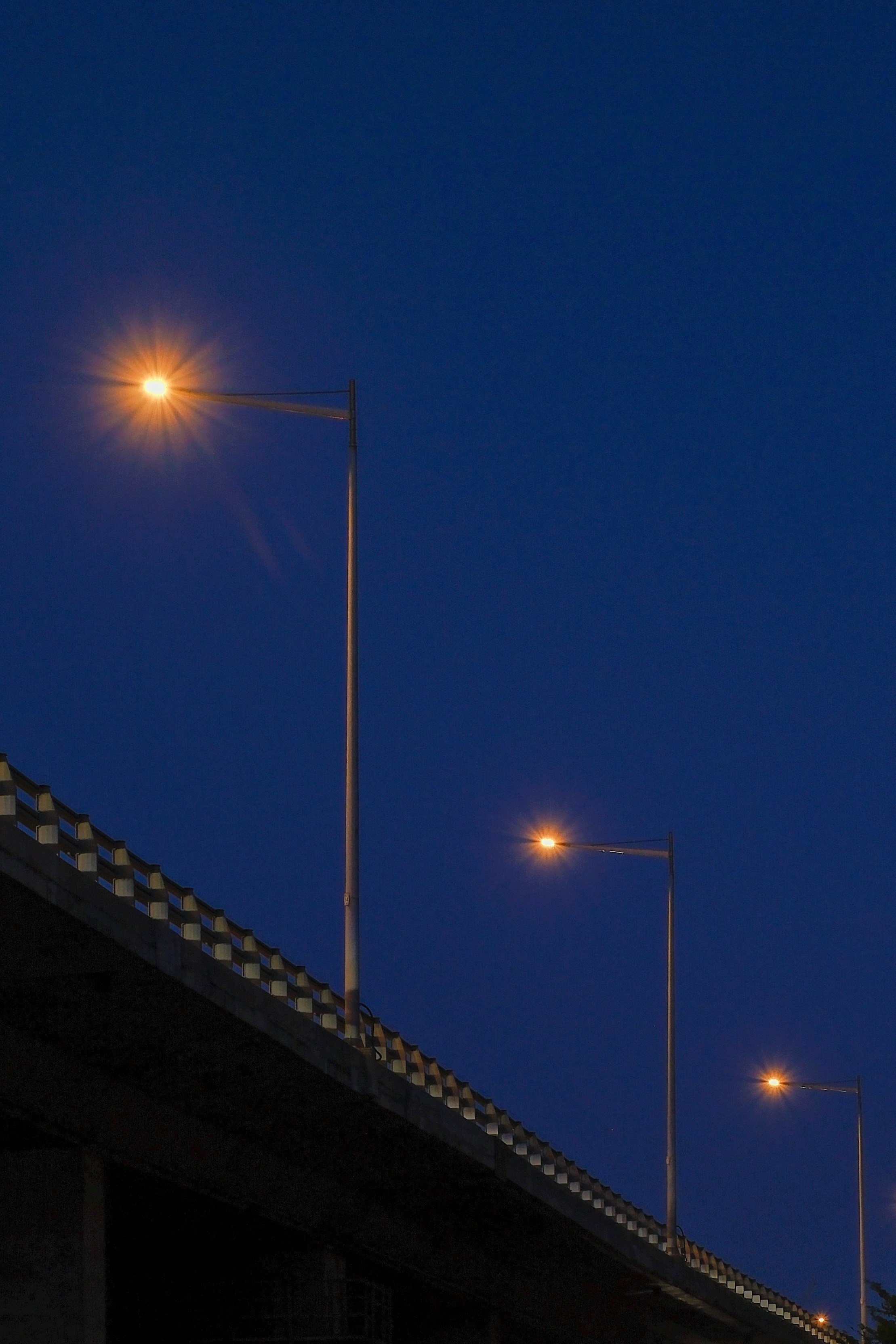 Night Streetlight Symphony Over a Quiet Overpass