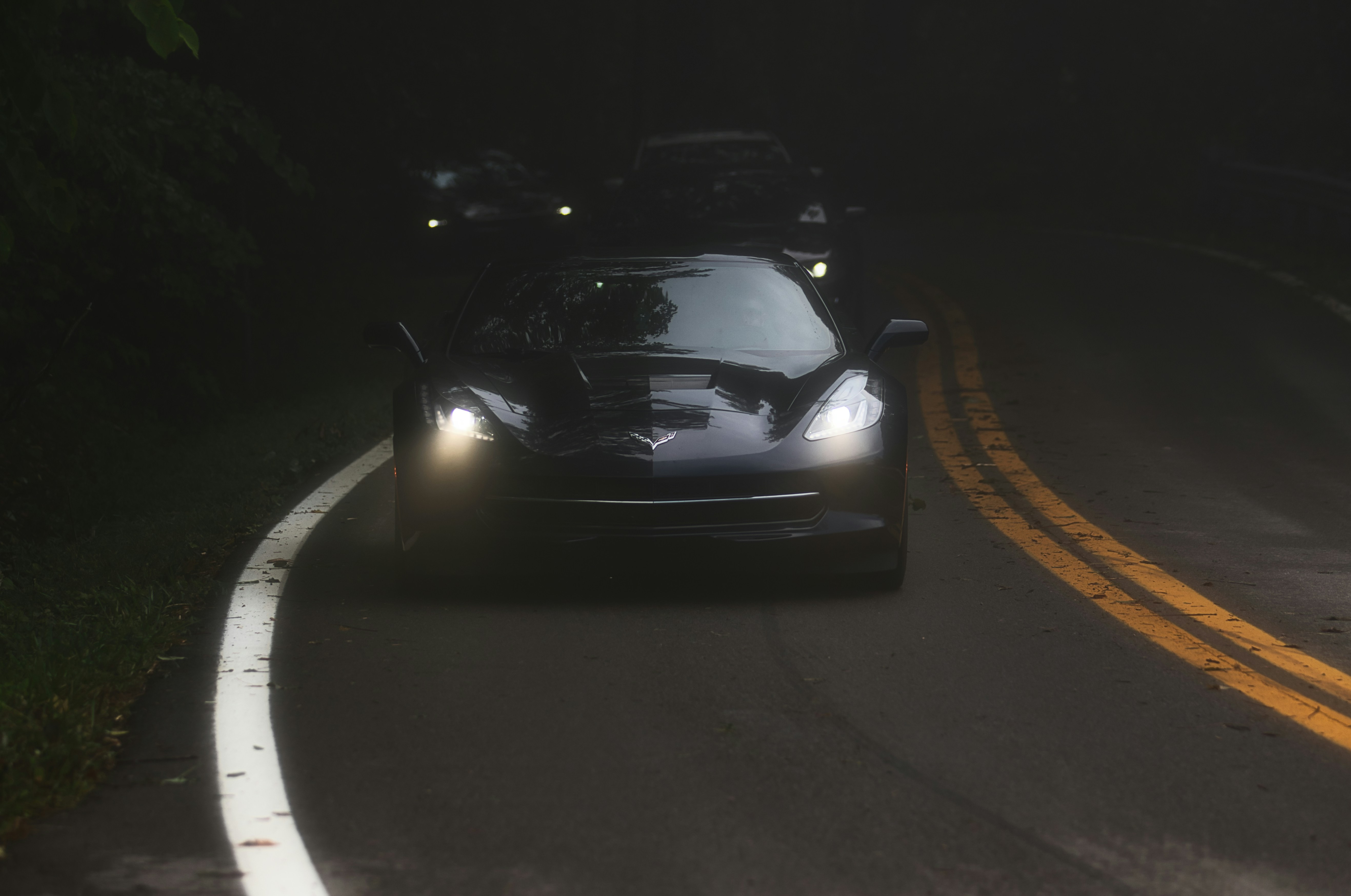 Dark Road Predator: A Hooded Sports Car Quietly Leads the Curve