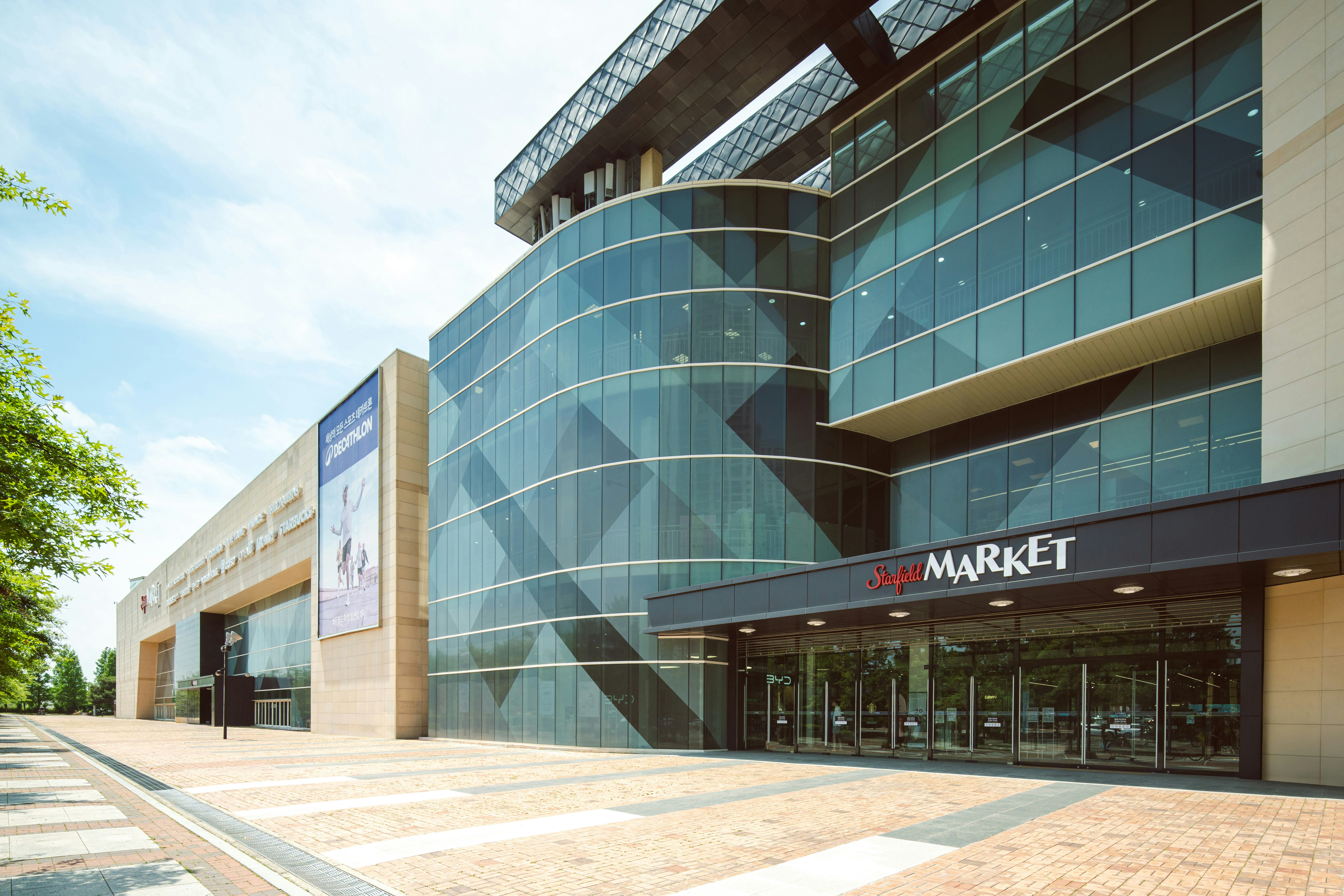 Glass Facade Ascend: A Shopping Center's Modern Curve