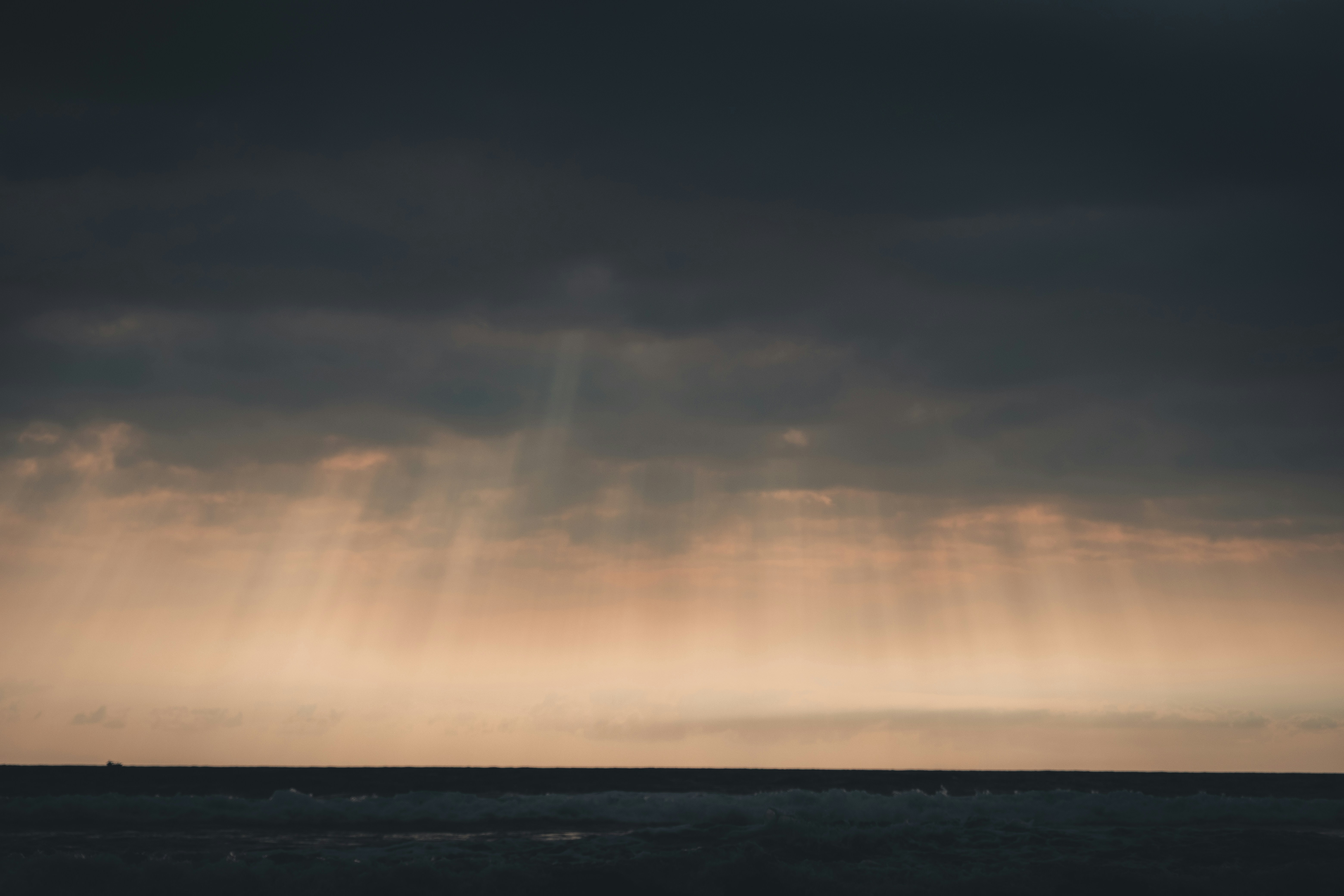 Rays through the Sky: Quiet Horizon Over a Distant Sea