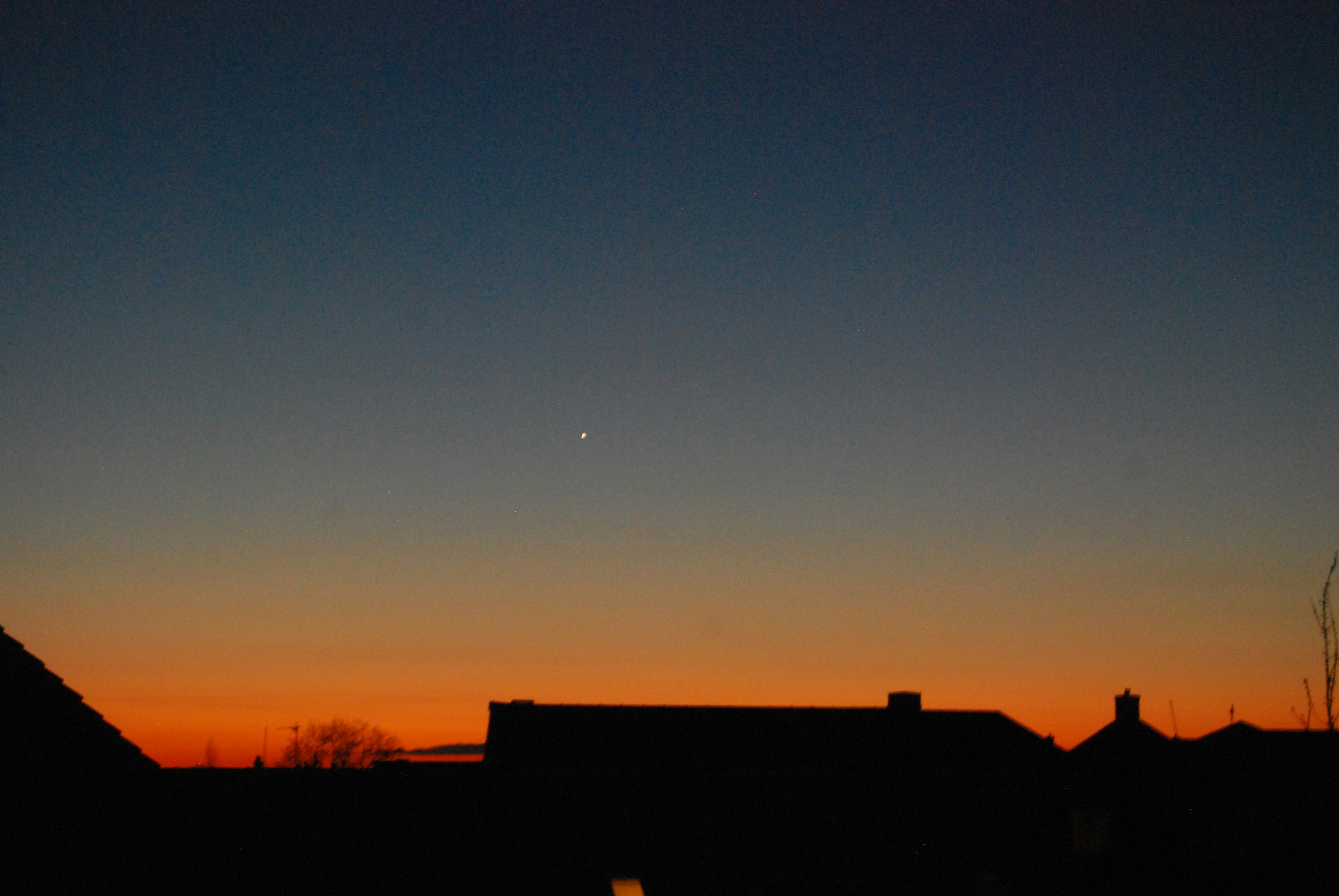 Horizon Glow: Twilight Silhouettes over Quiet Rooftops