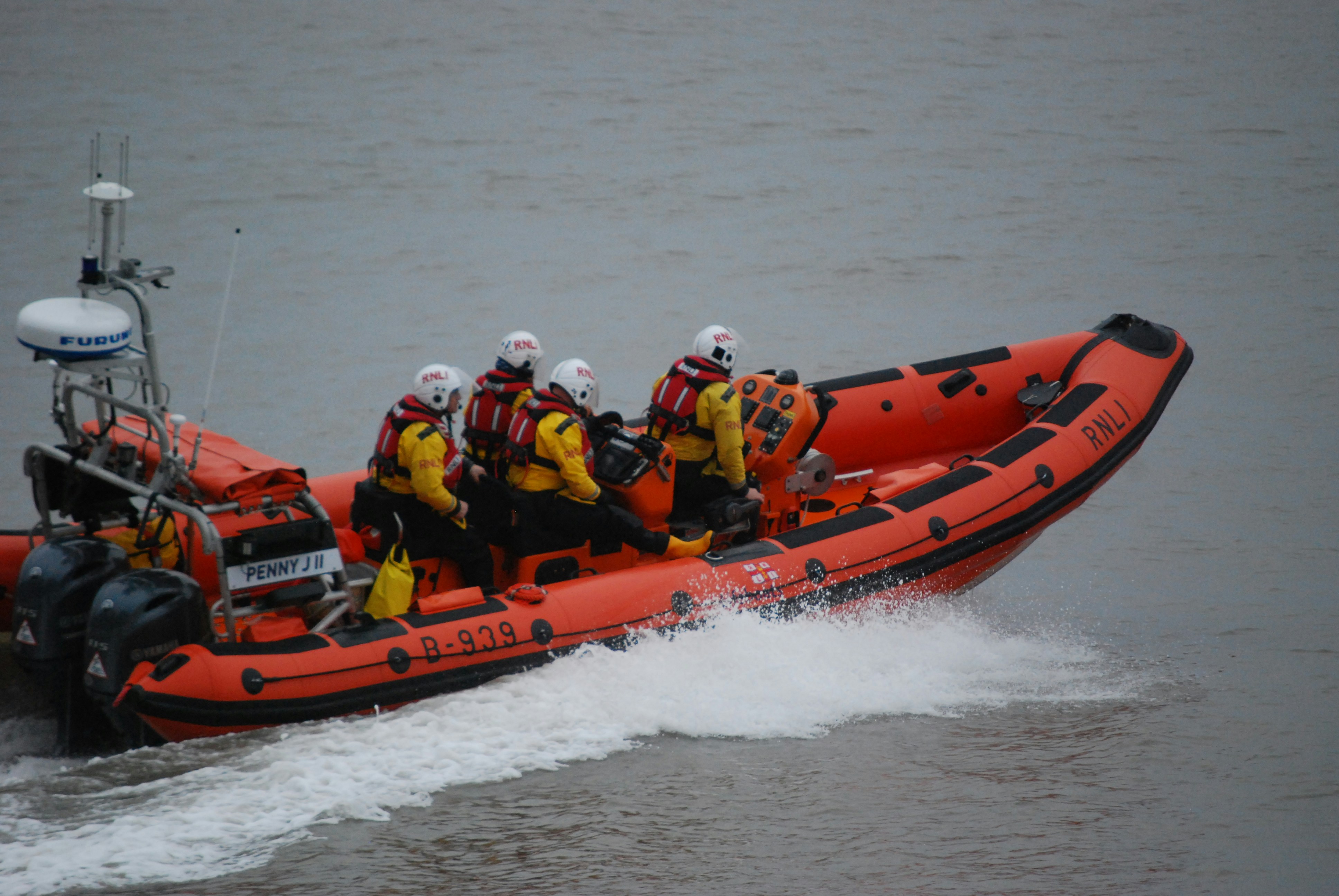 Racing to Safety: Zodiac Lifeboat in Concert with Churning Wake
