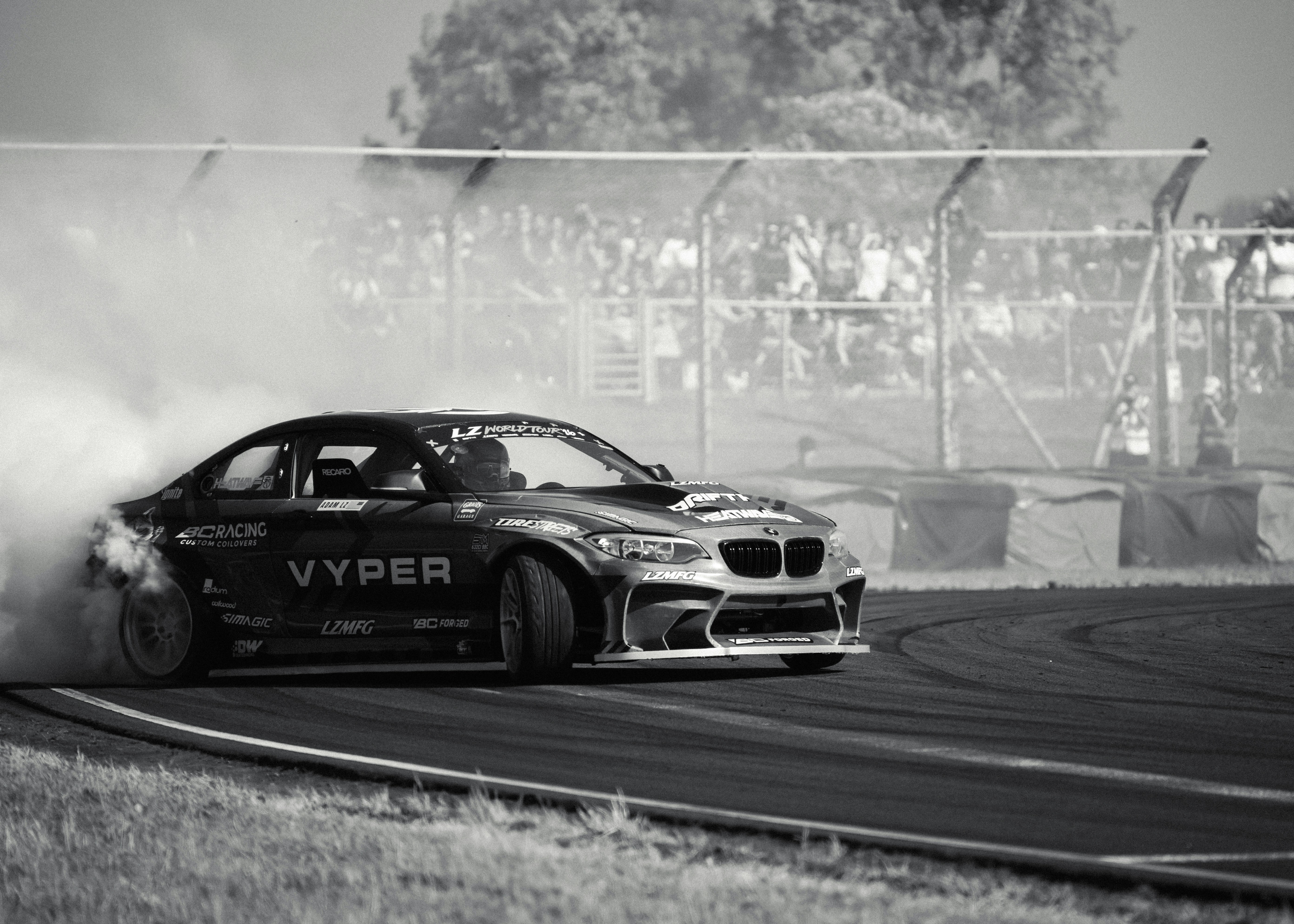 Viper Drift: A Sprint Car in Smoke and Speed