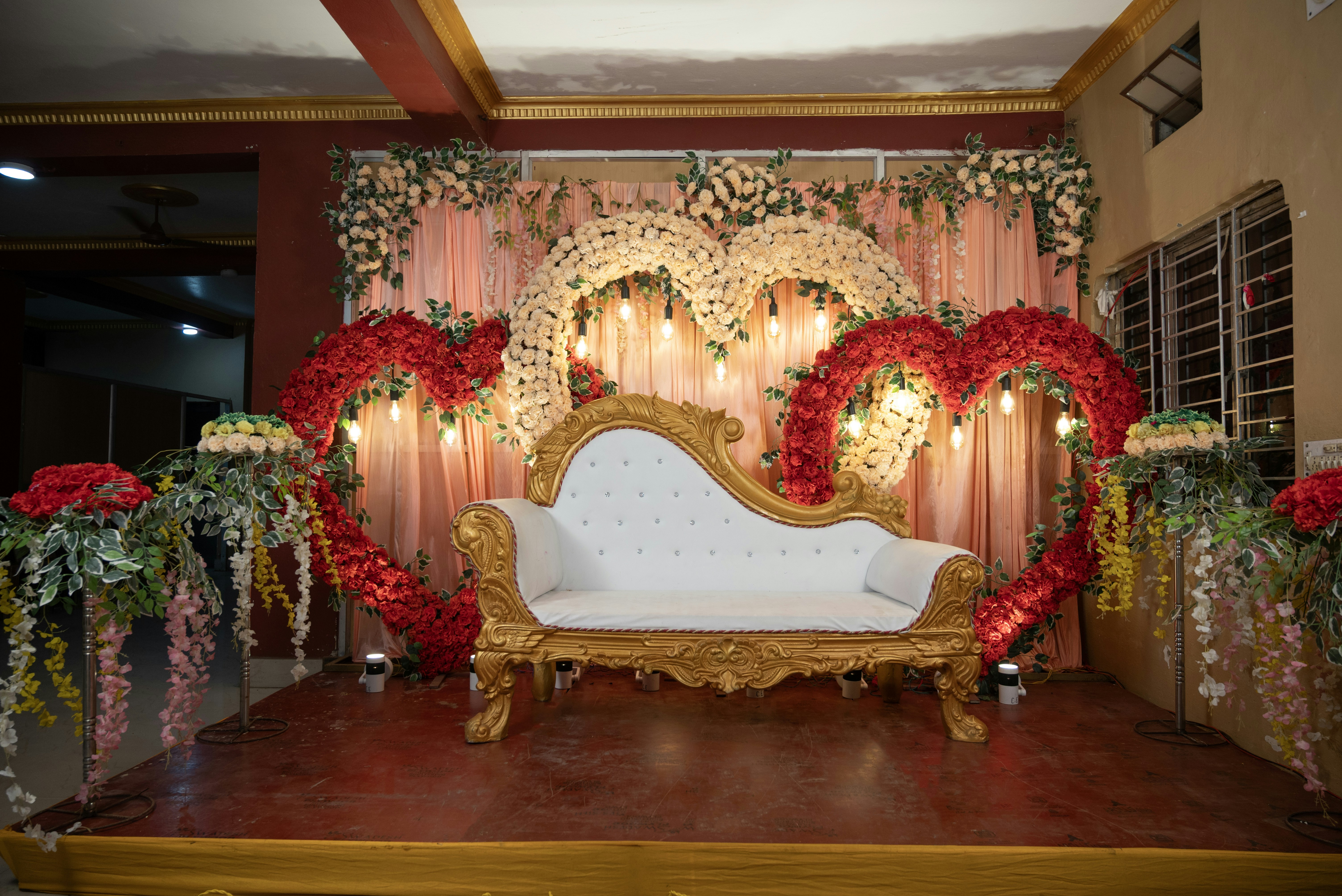 Luxurious throne under a halo of floral arches