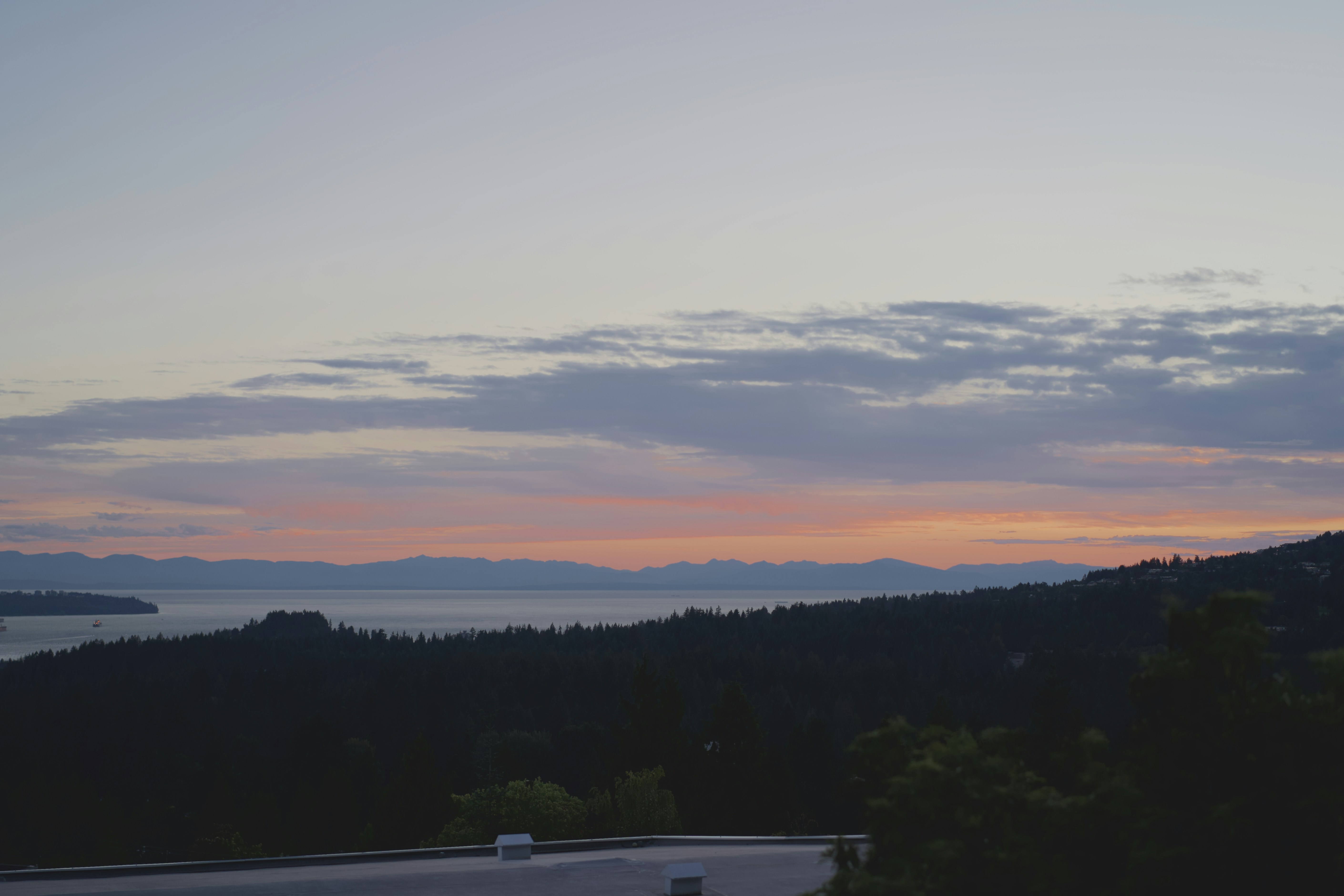 Distant Horizon at Sunset over a Quiet Ridge