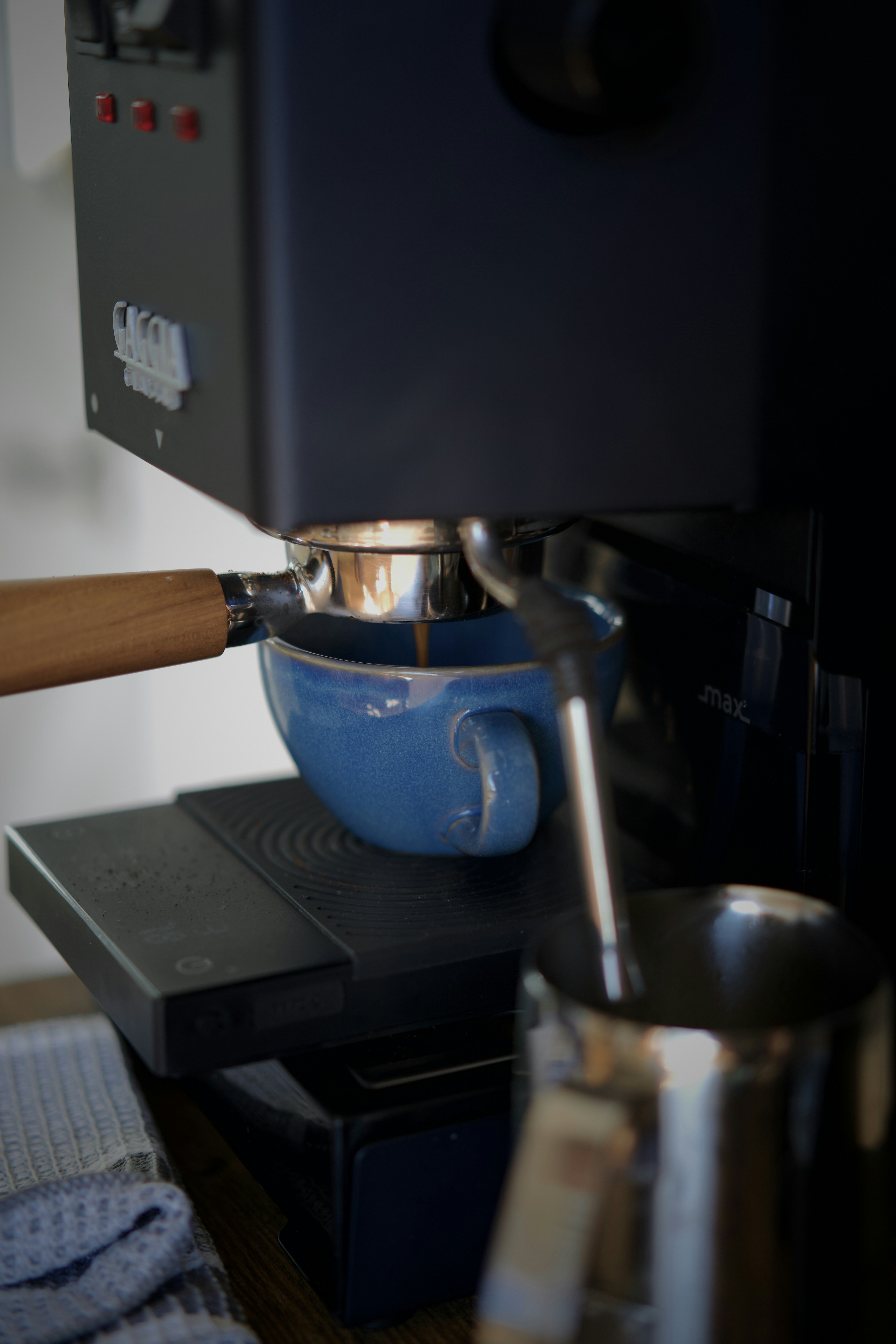 Blue Mug Under the Espresso Portafilter