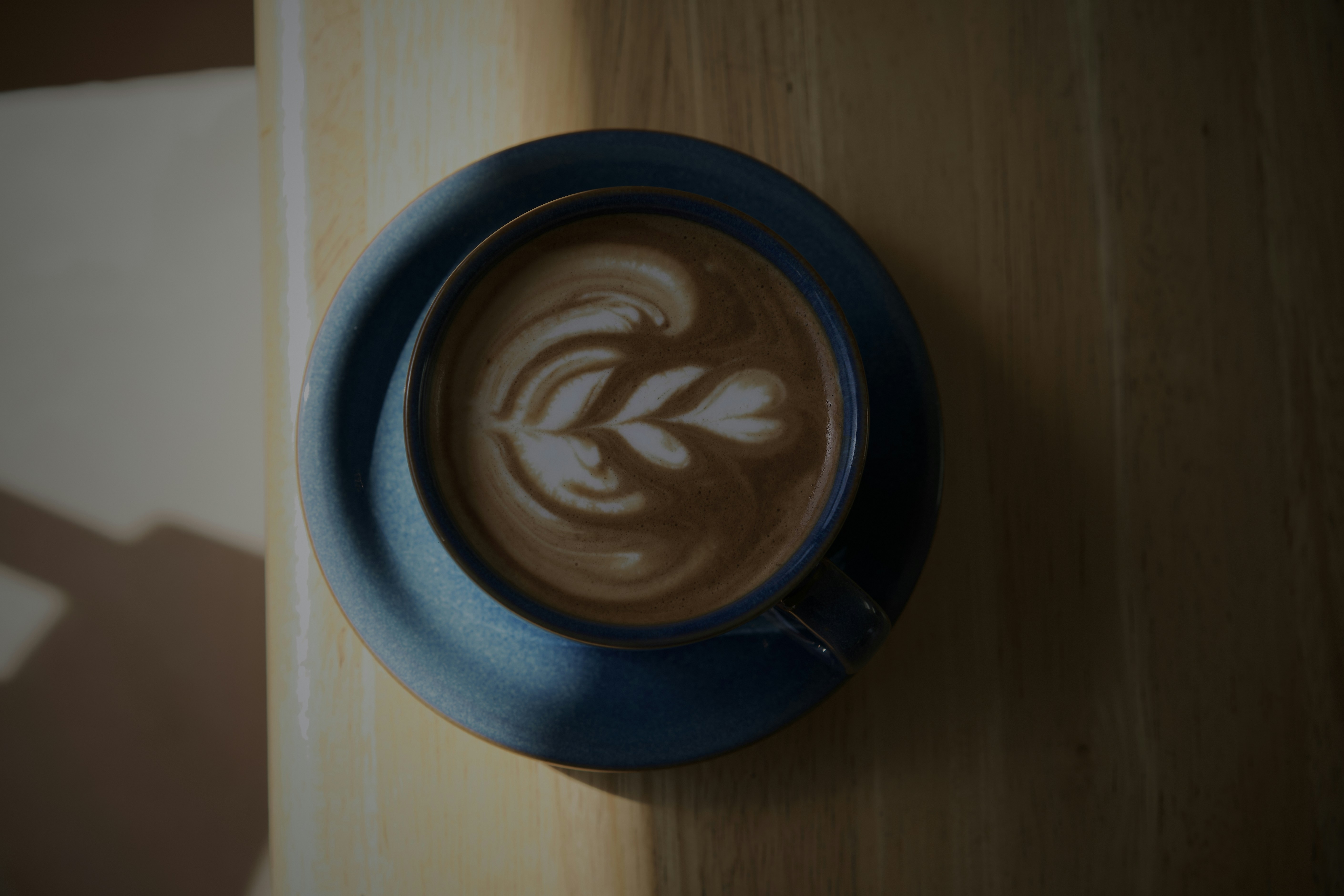Creamy Leaf Artwork in a Blue Cup: A Quiet Morning Lift