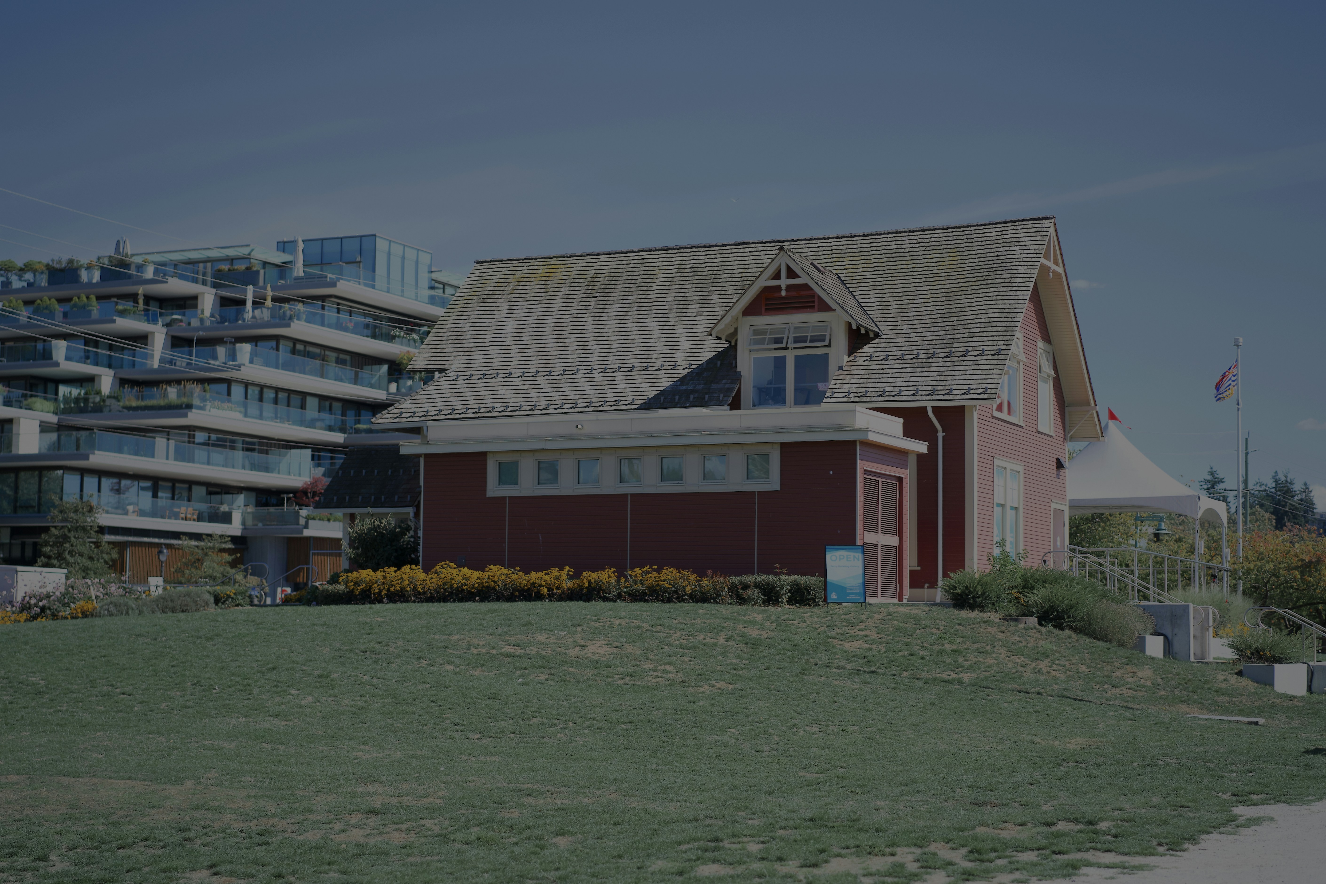 Harbor House by the Green Slope
