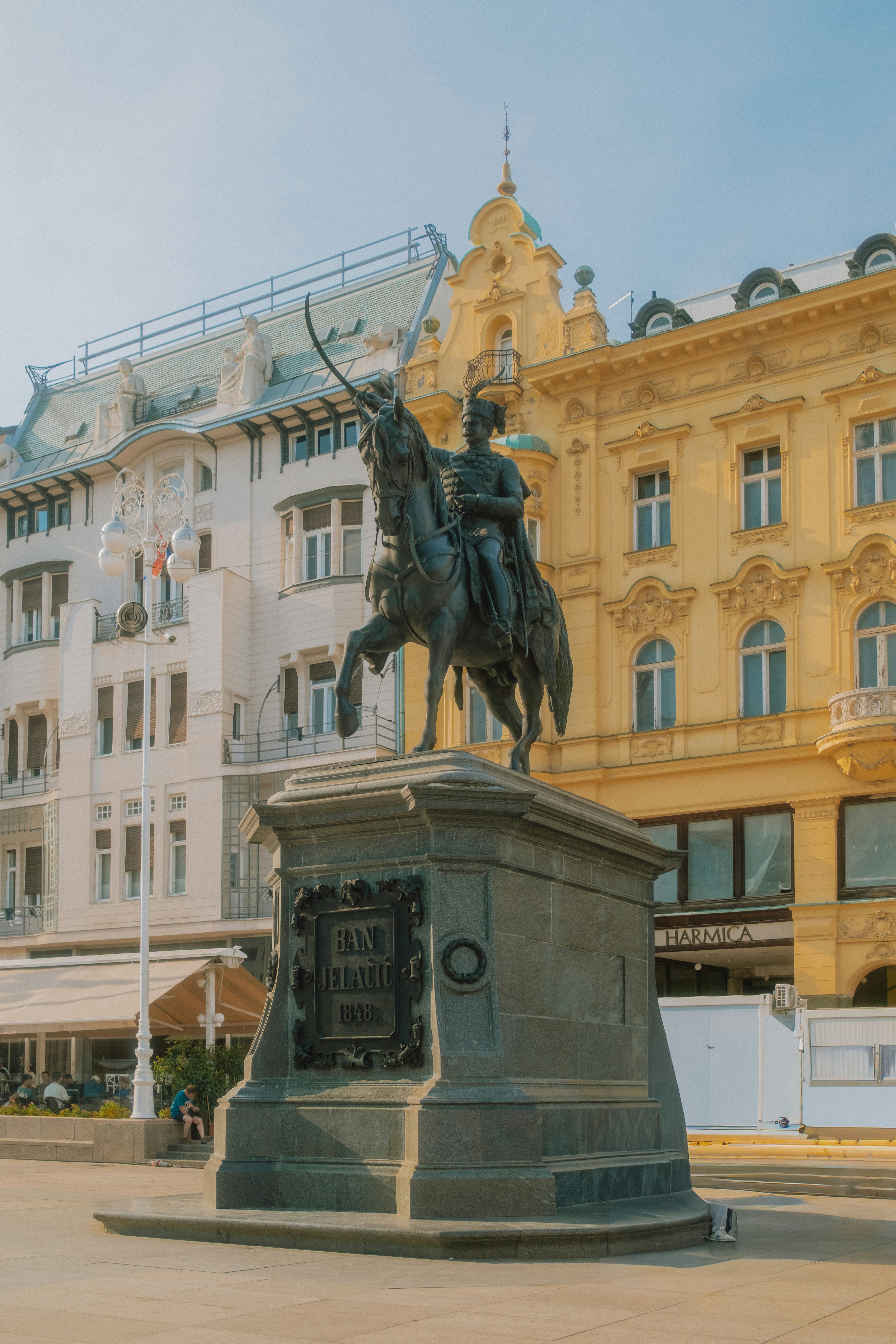 Equestrian Guardian: A Bright Facade Behind a Bronze Stature