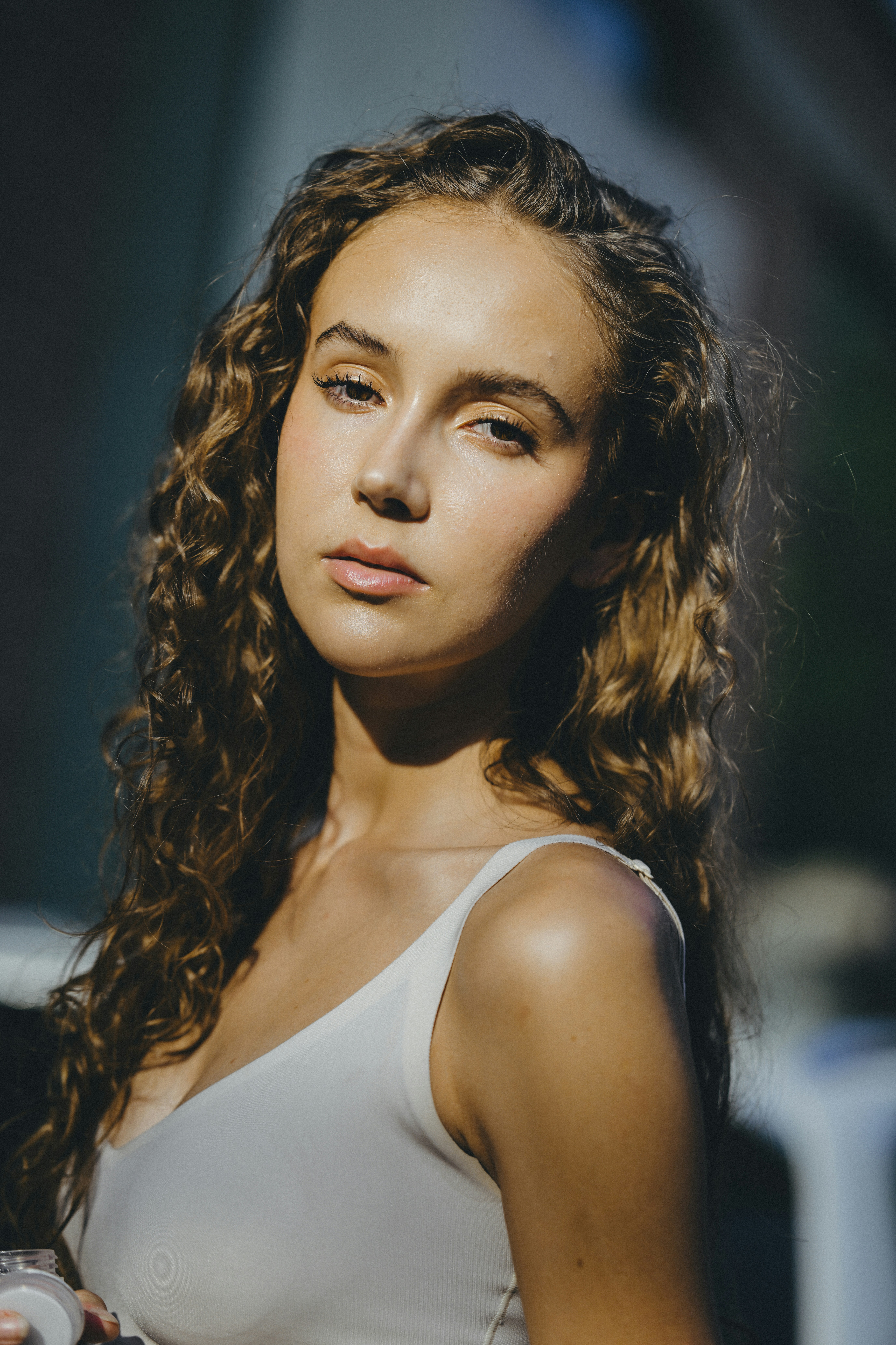 Soft Dusk Portrait: Light, Curves, and Quiet Gaze