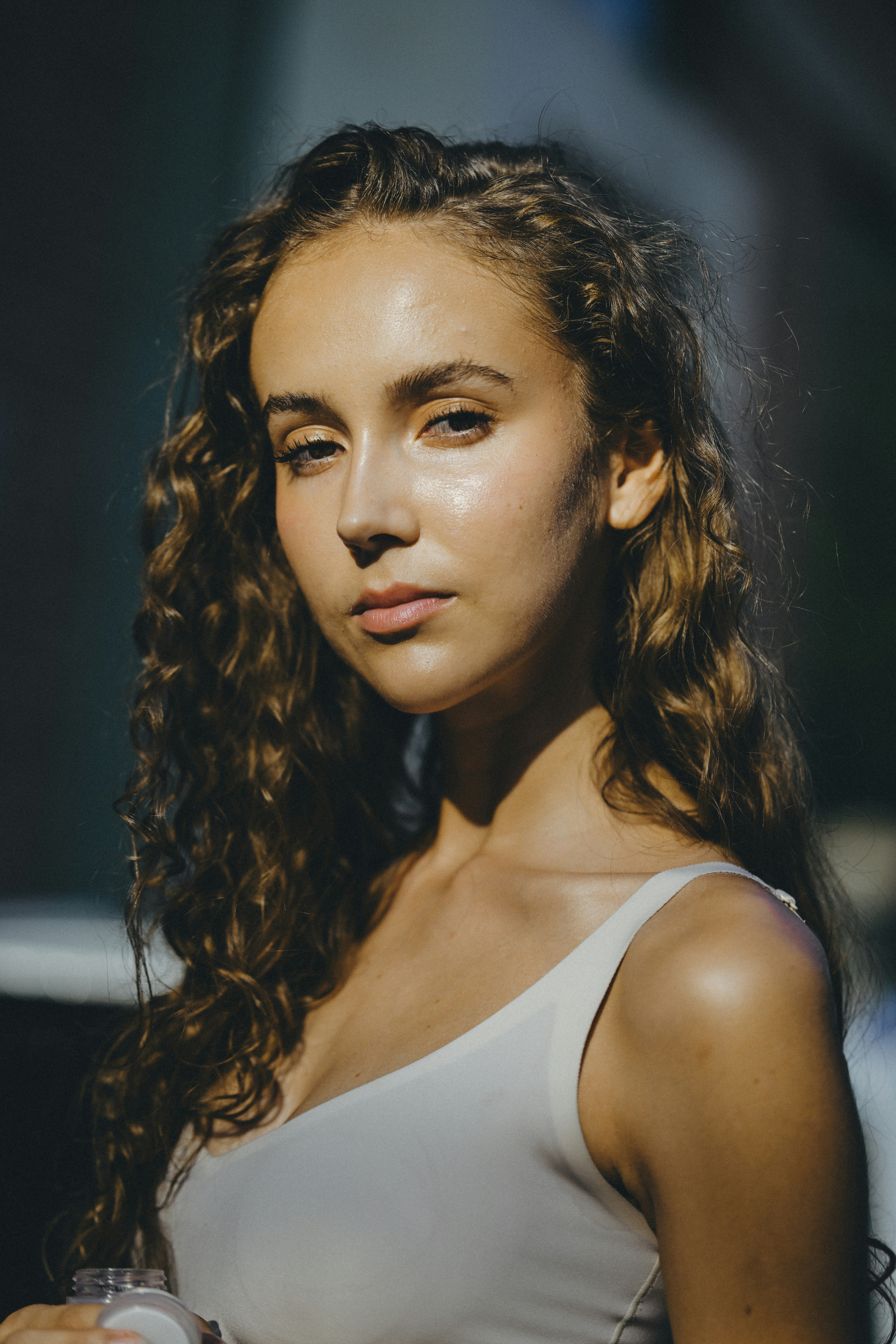 Portrait in Warm Light: A Quiet Gaze Under Evening Glow