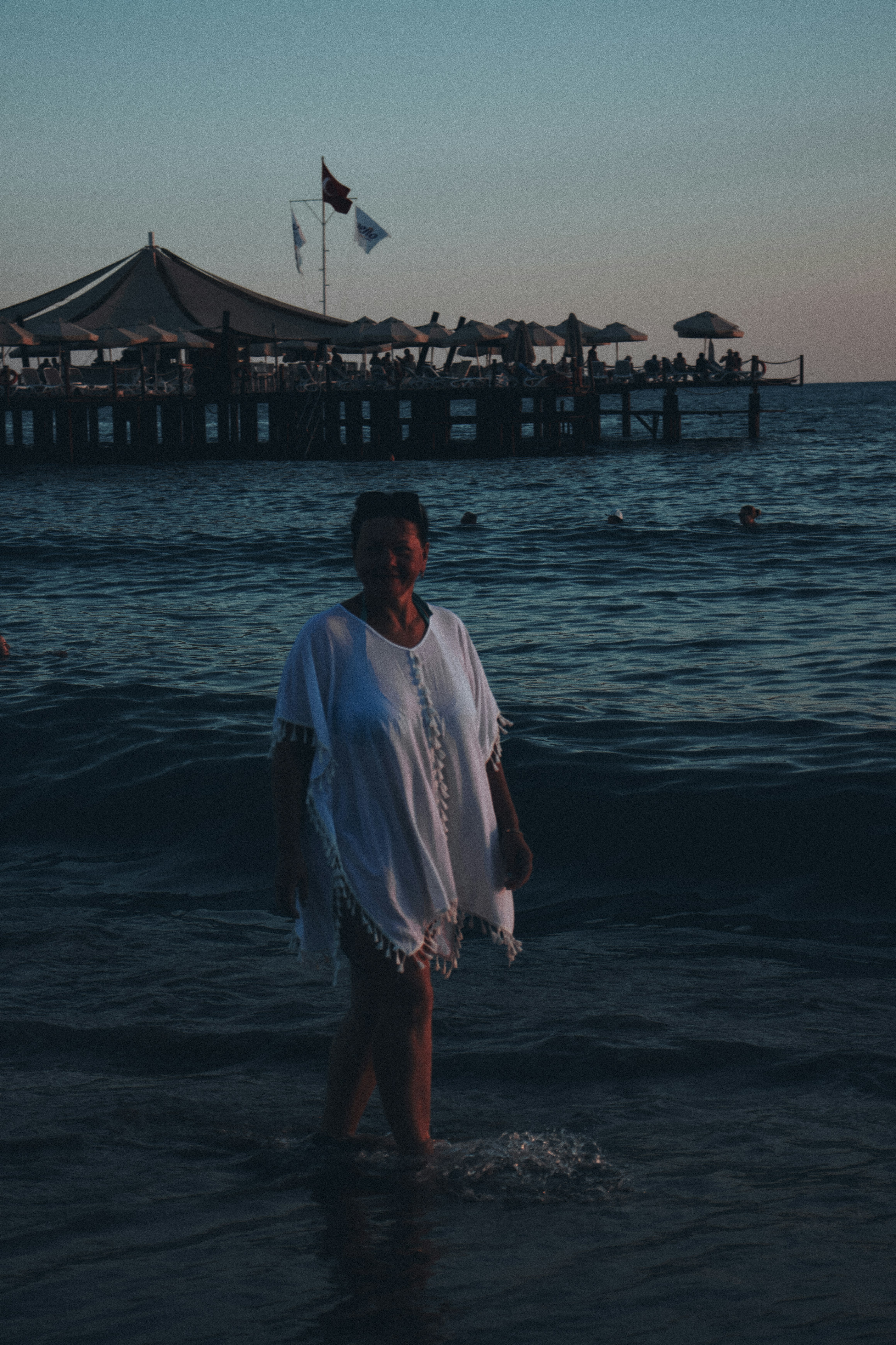 Waves of Quiet: A Sunlit Stroll at Dusk