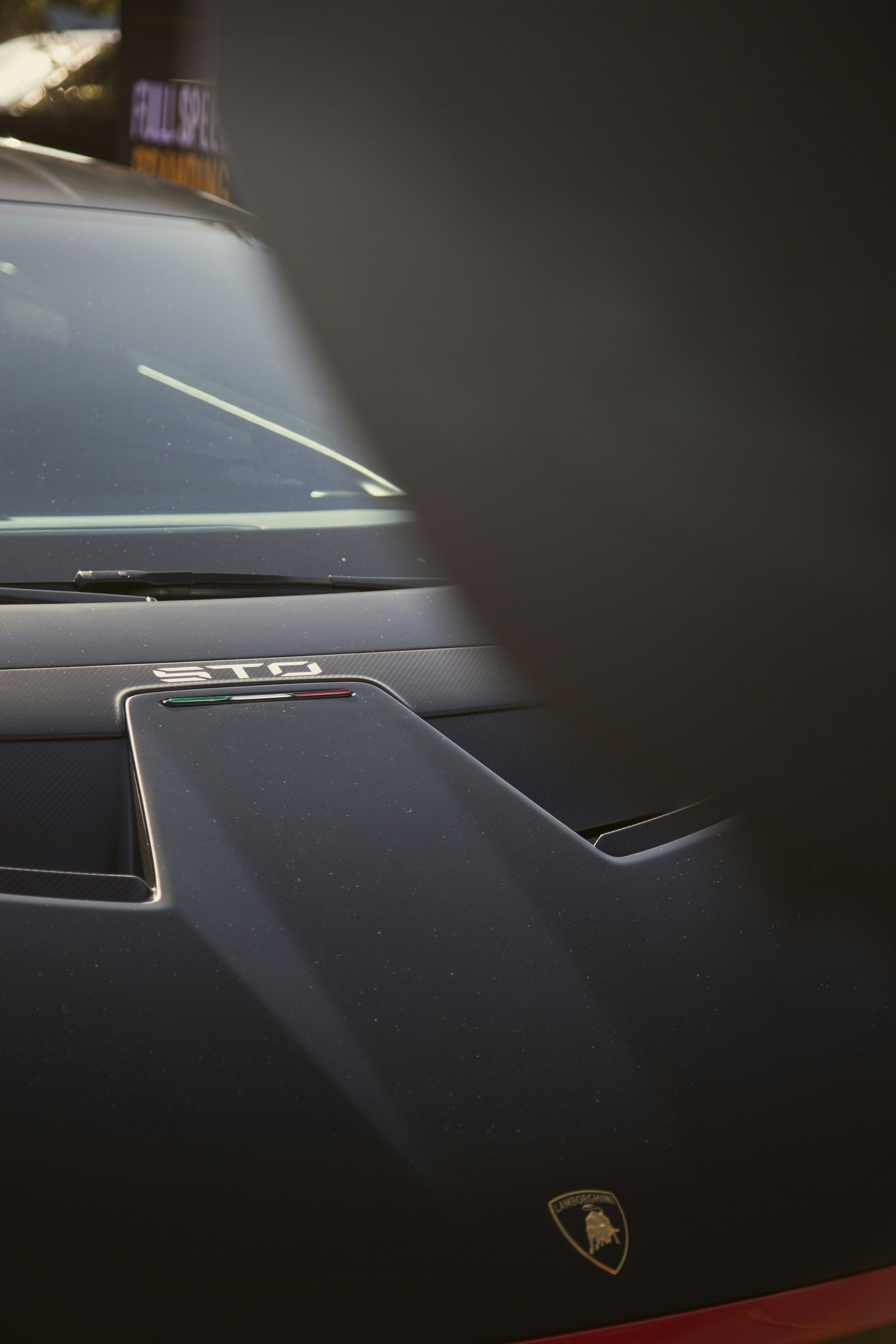 Sharply Framed Stinger: A Lamborghini Countach Hood Emerges from the Frame