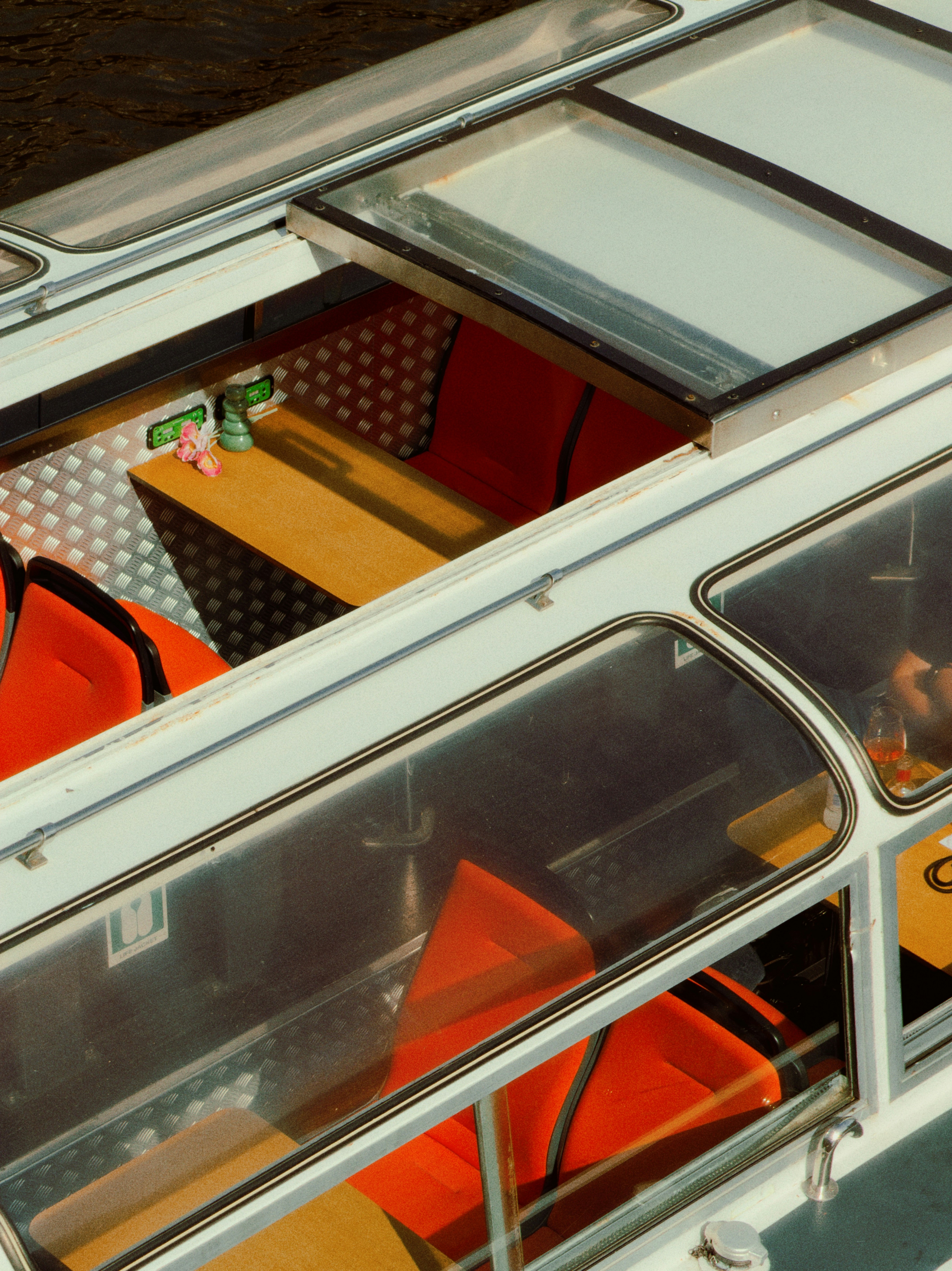 Glinting Window Run: Top-Deck Immersion in a Vintage Bus