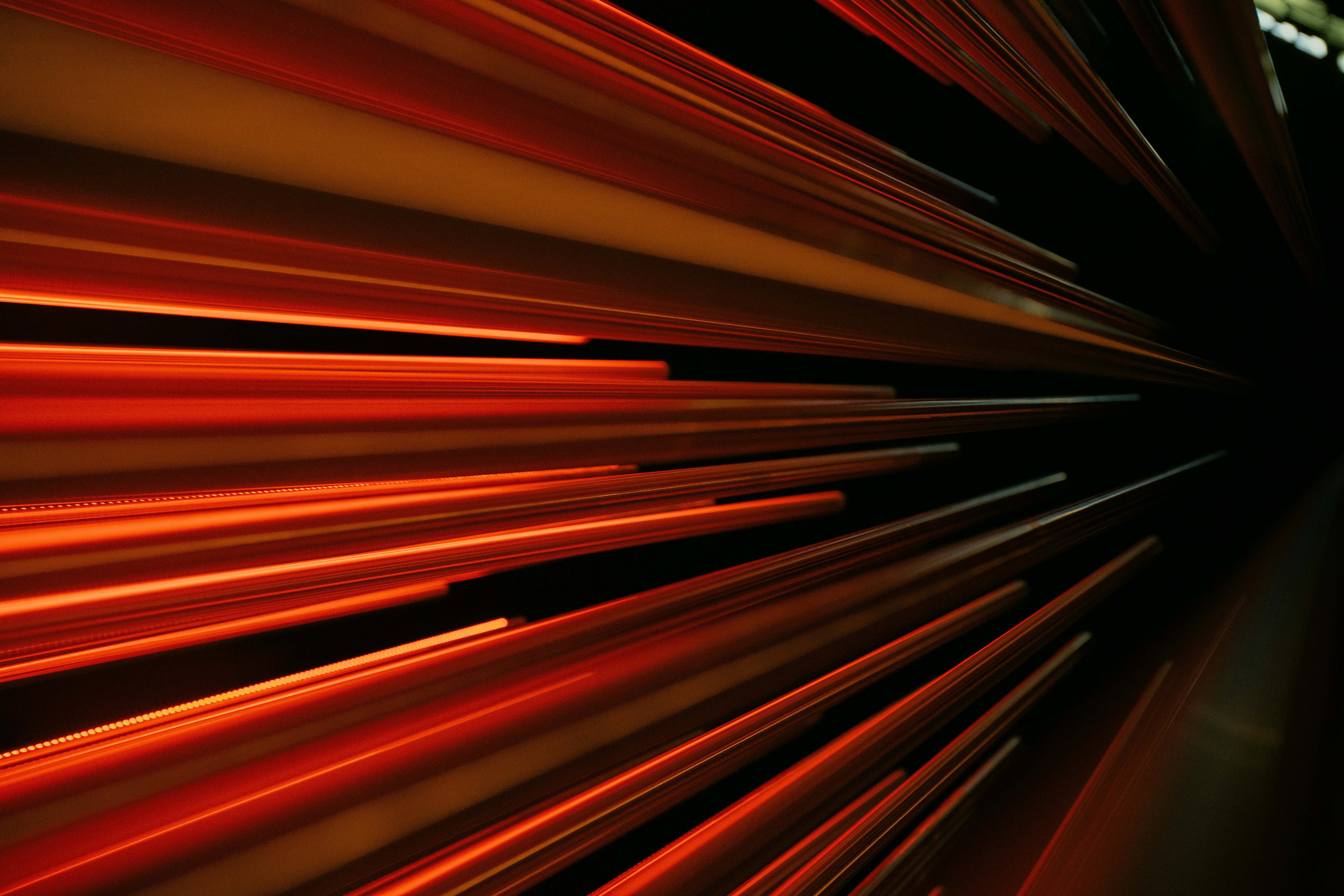Rushed Neon Strata: Long Traces of Heat