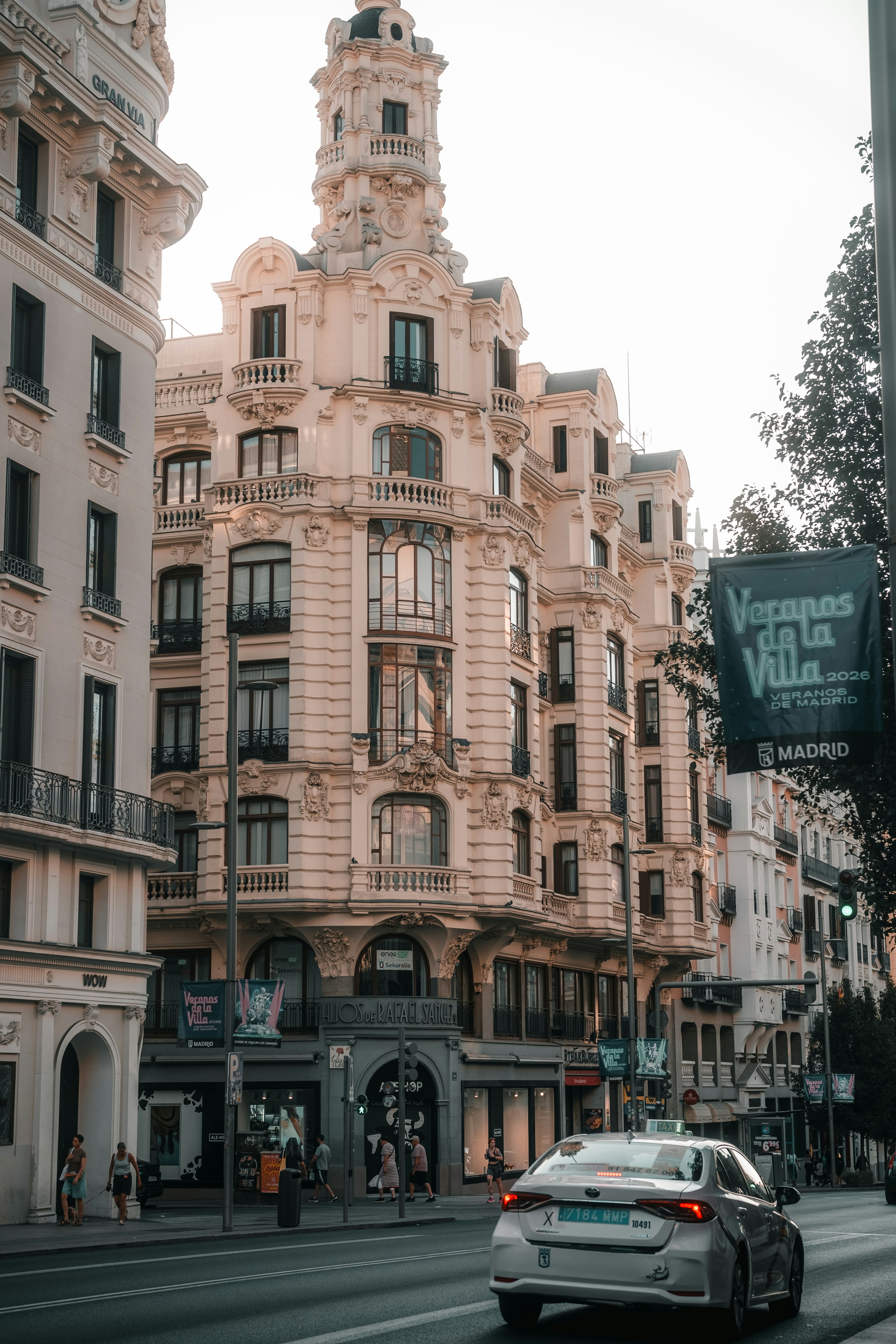 Facade Pace: A Madrid Street Scene with a Grand Corner Building