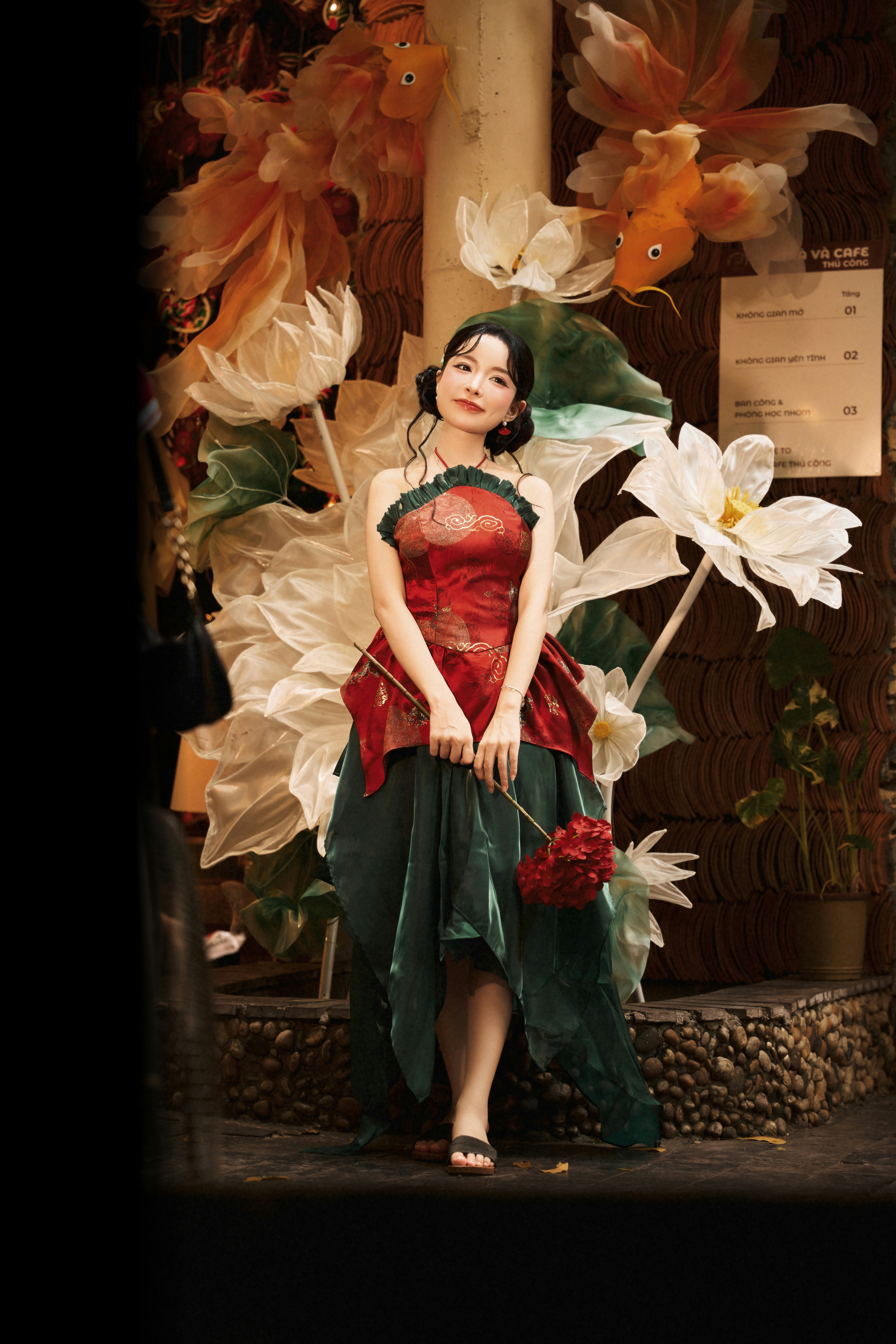 The beauty of Vietnamese women during the Mid-Autumn Festival.