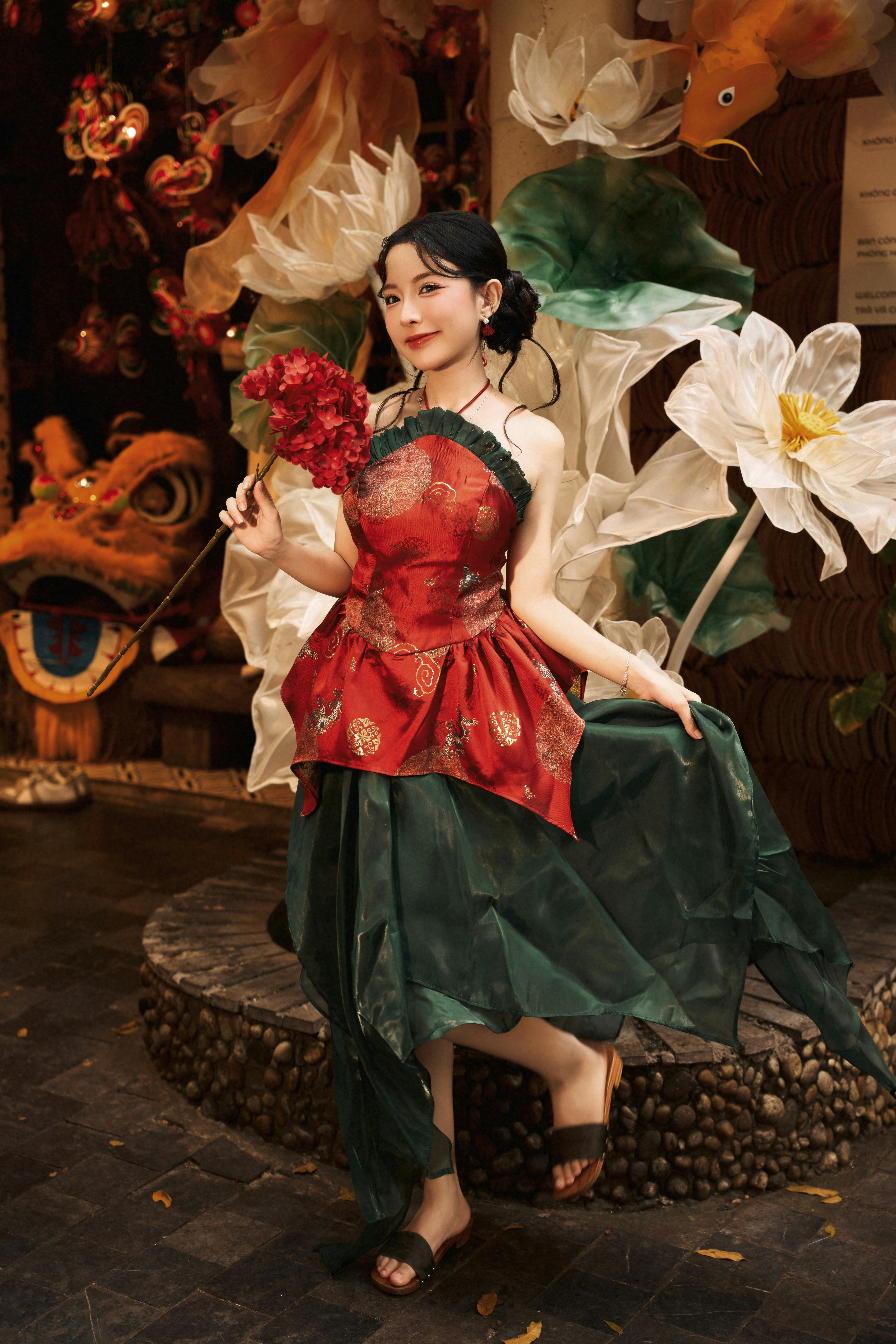 The beauty of Vietnamese women during the Mid-Autumn Festival.