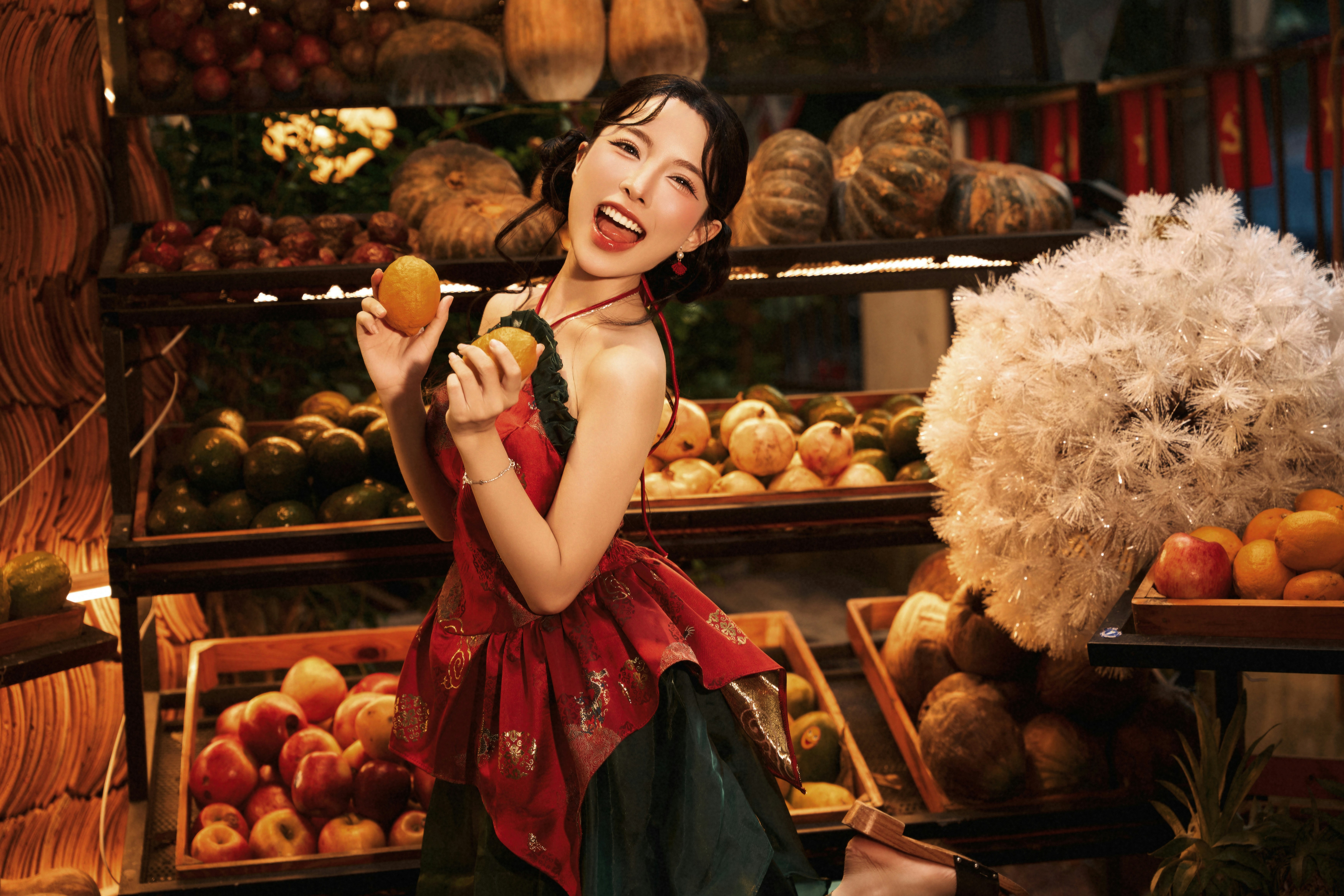 The beauty of Vietnamese women during the Mid-Autumn Festival.