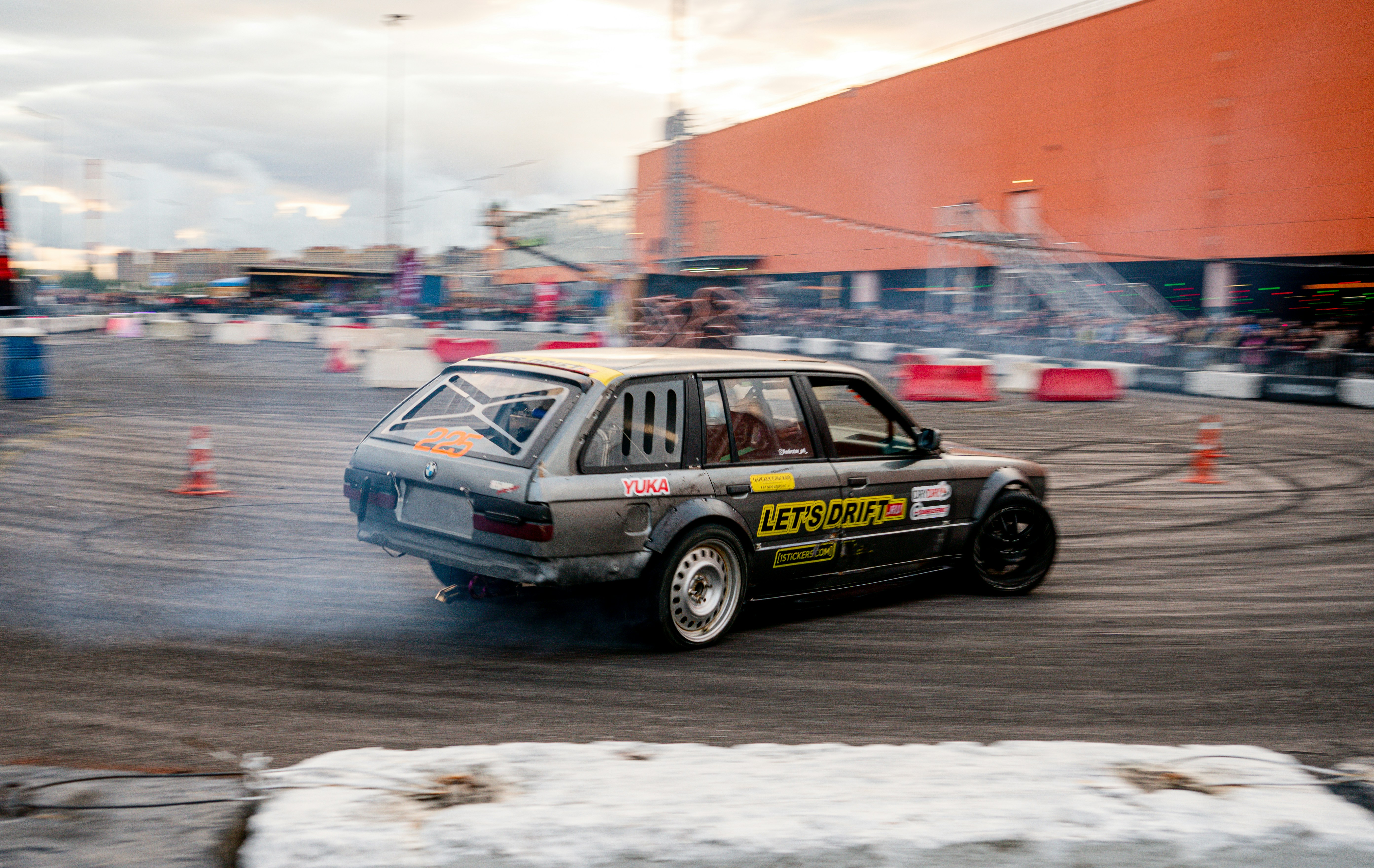 Drift Echo: A Horizon-Fired Burst of Rubber and Smoke