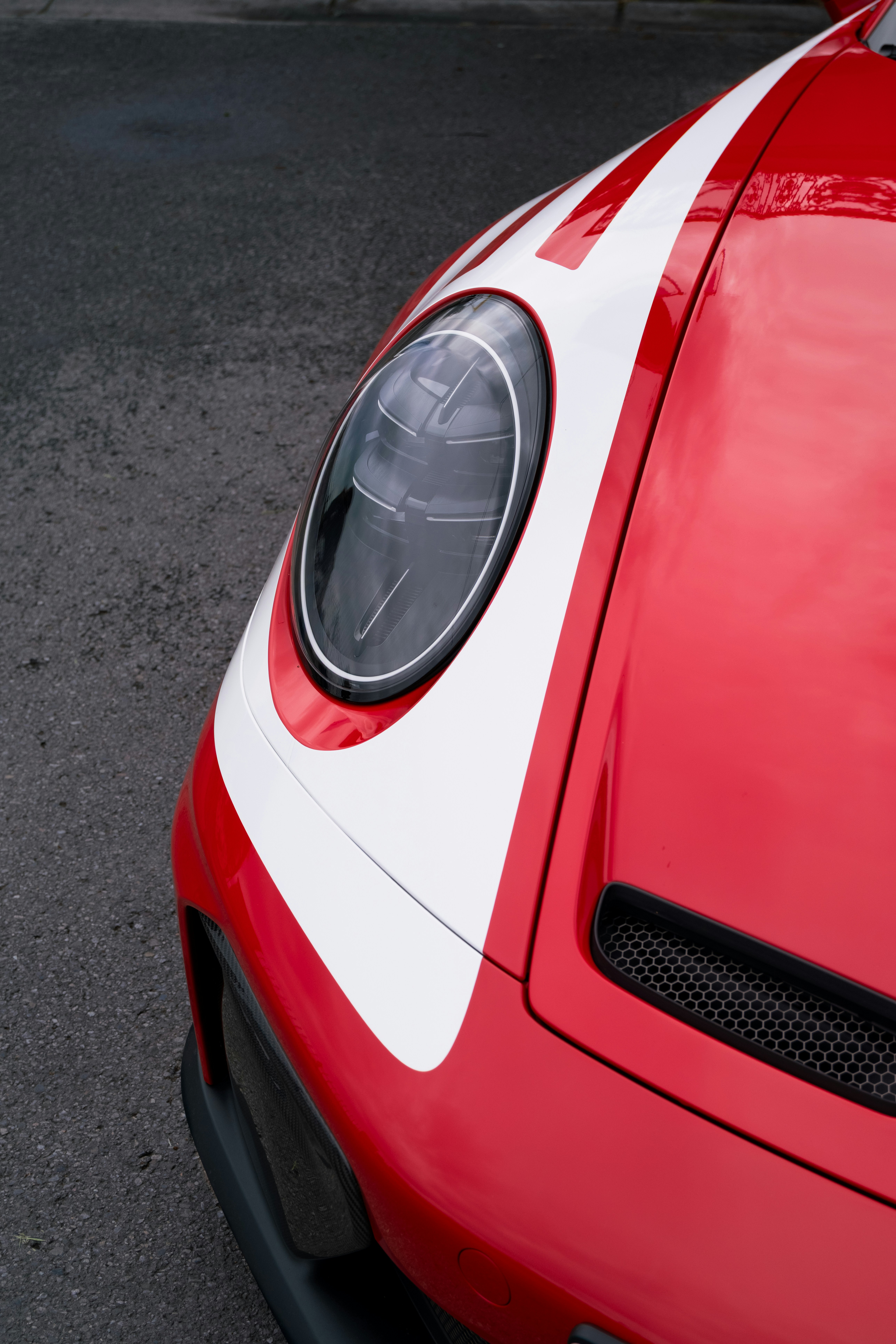 Red Quaint Power: A Porsche-leaning front close-up on a racing silhouette