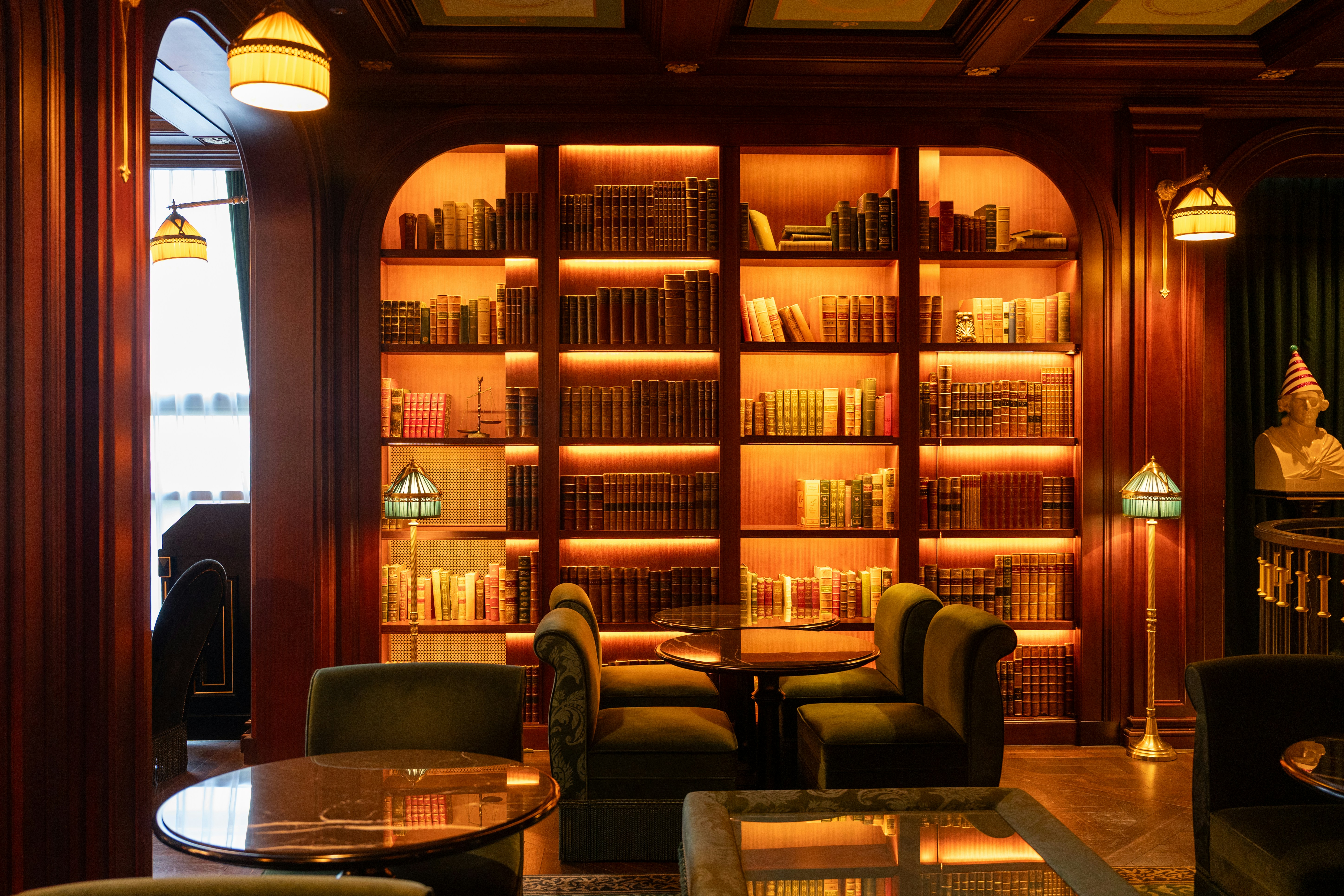 Gentleman’s Library Nook: Warm Light, Rich Wood, and Curated Tomes