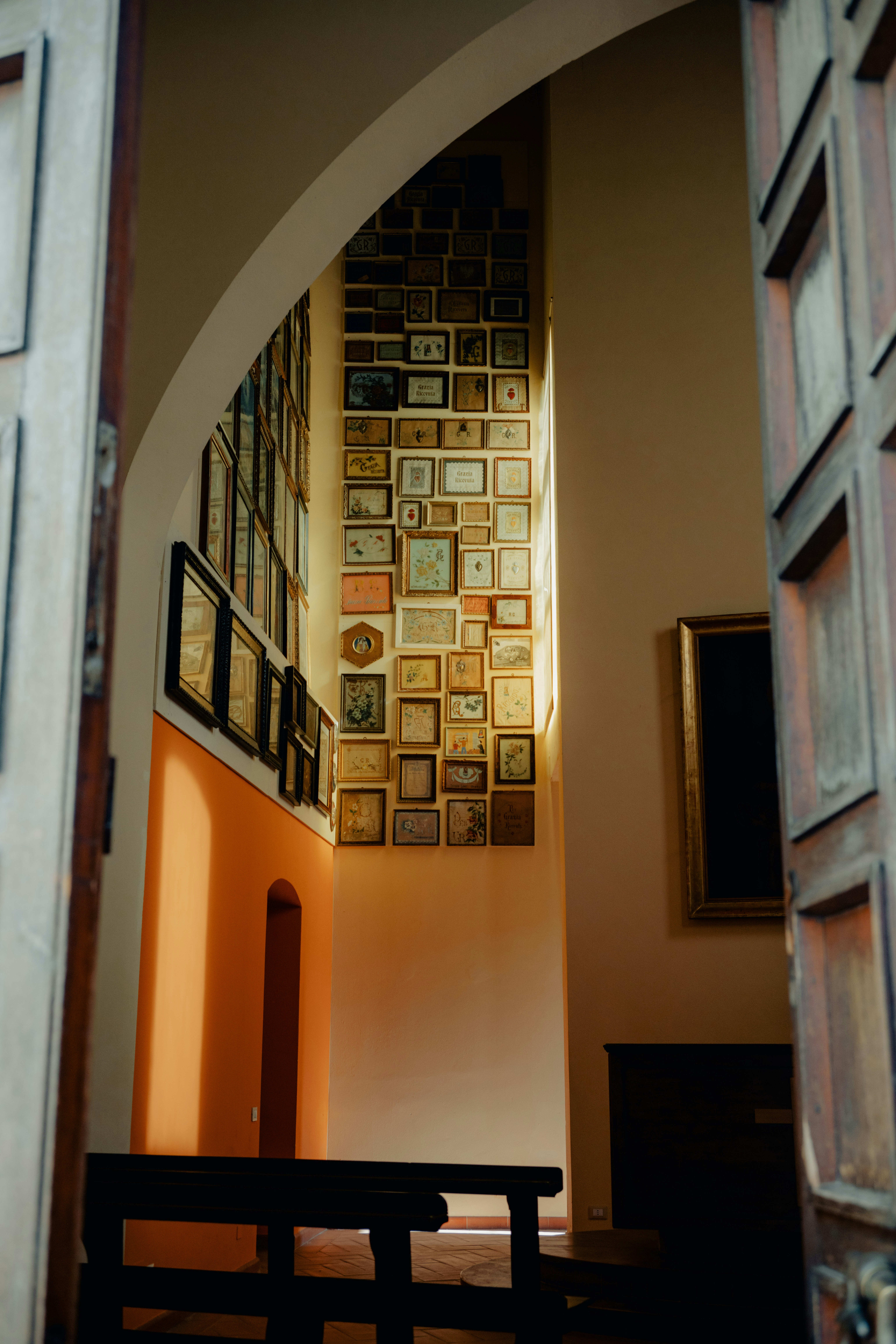 Hallway Gallery: A Vertical Mosaic of Frames