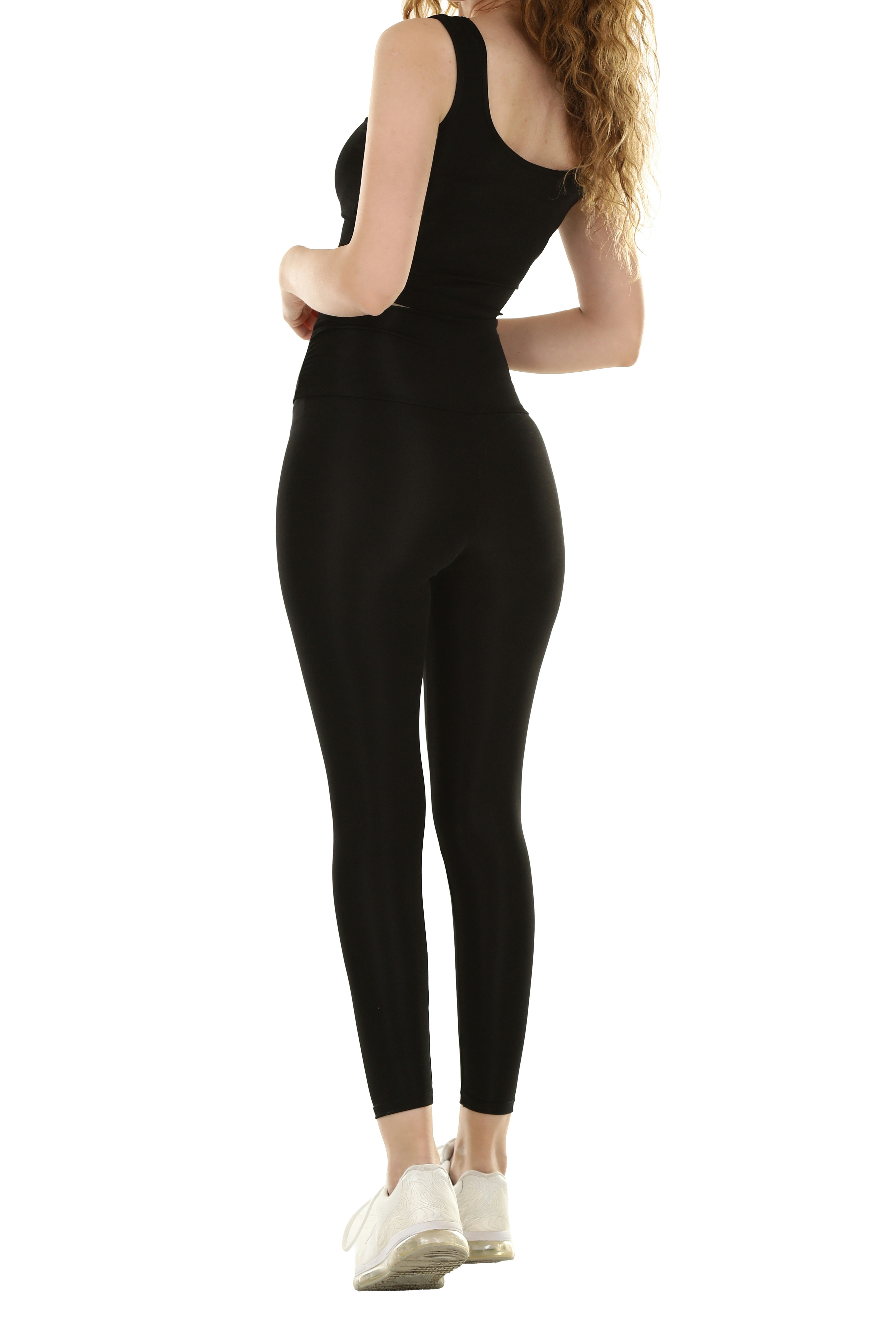 Silhouette in Motion: A woman in black athletic wear seen from behind