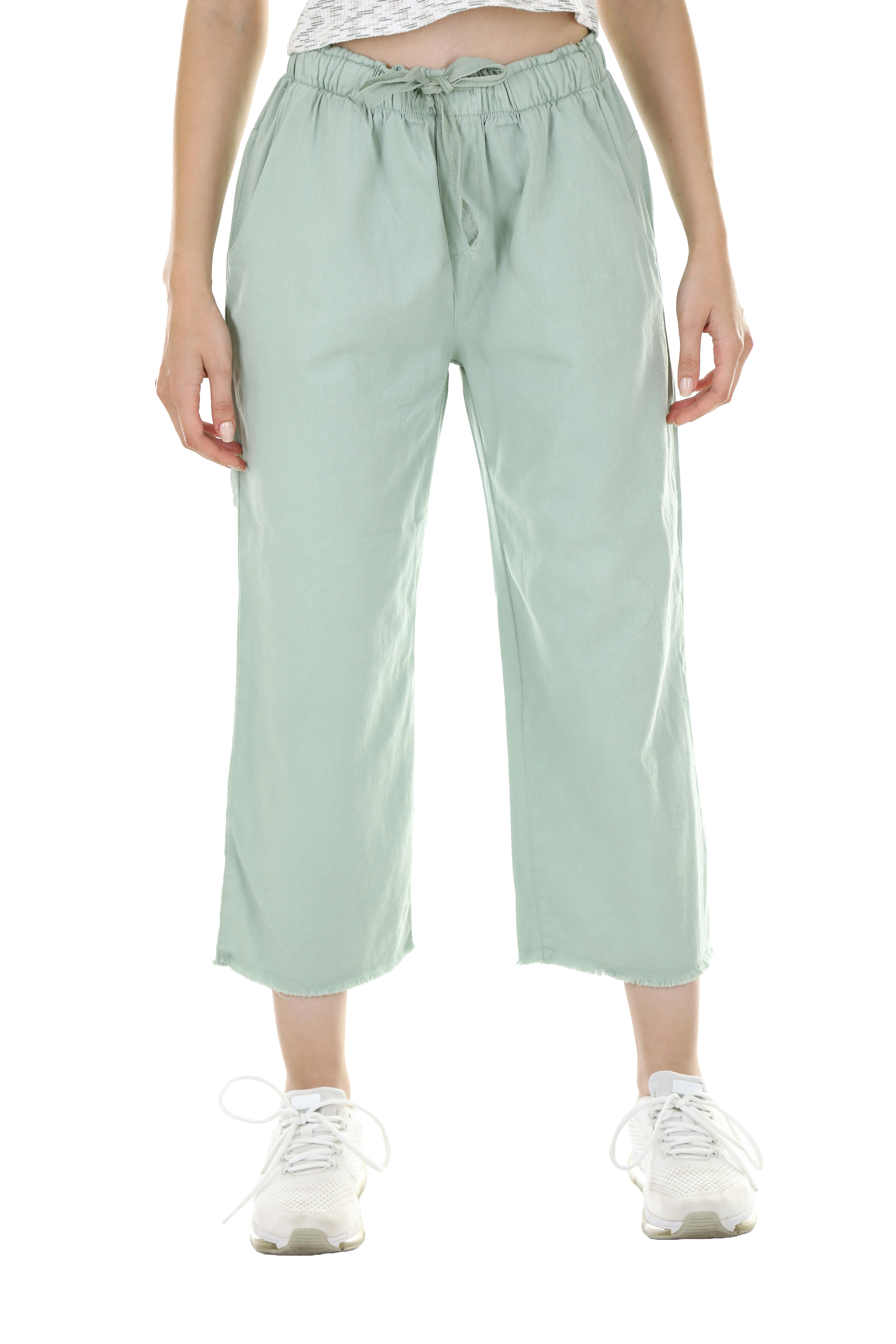 Mint-green wide-leg pants: casual comfort from the midsection to the ankles