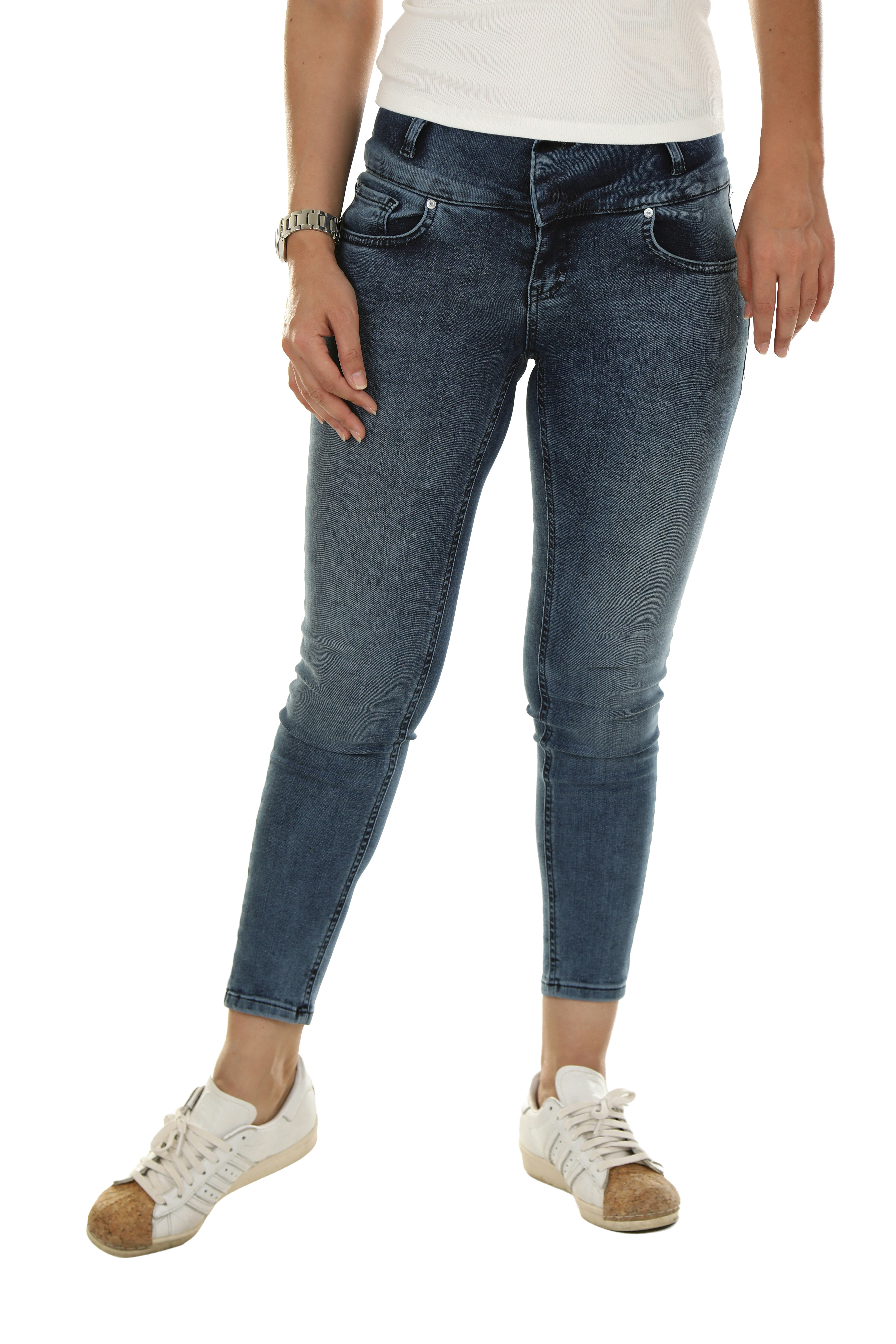  Denim silhouette: cropped midsection and legs in casual jeans