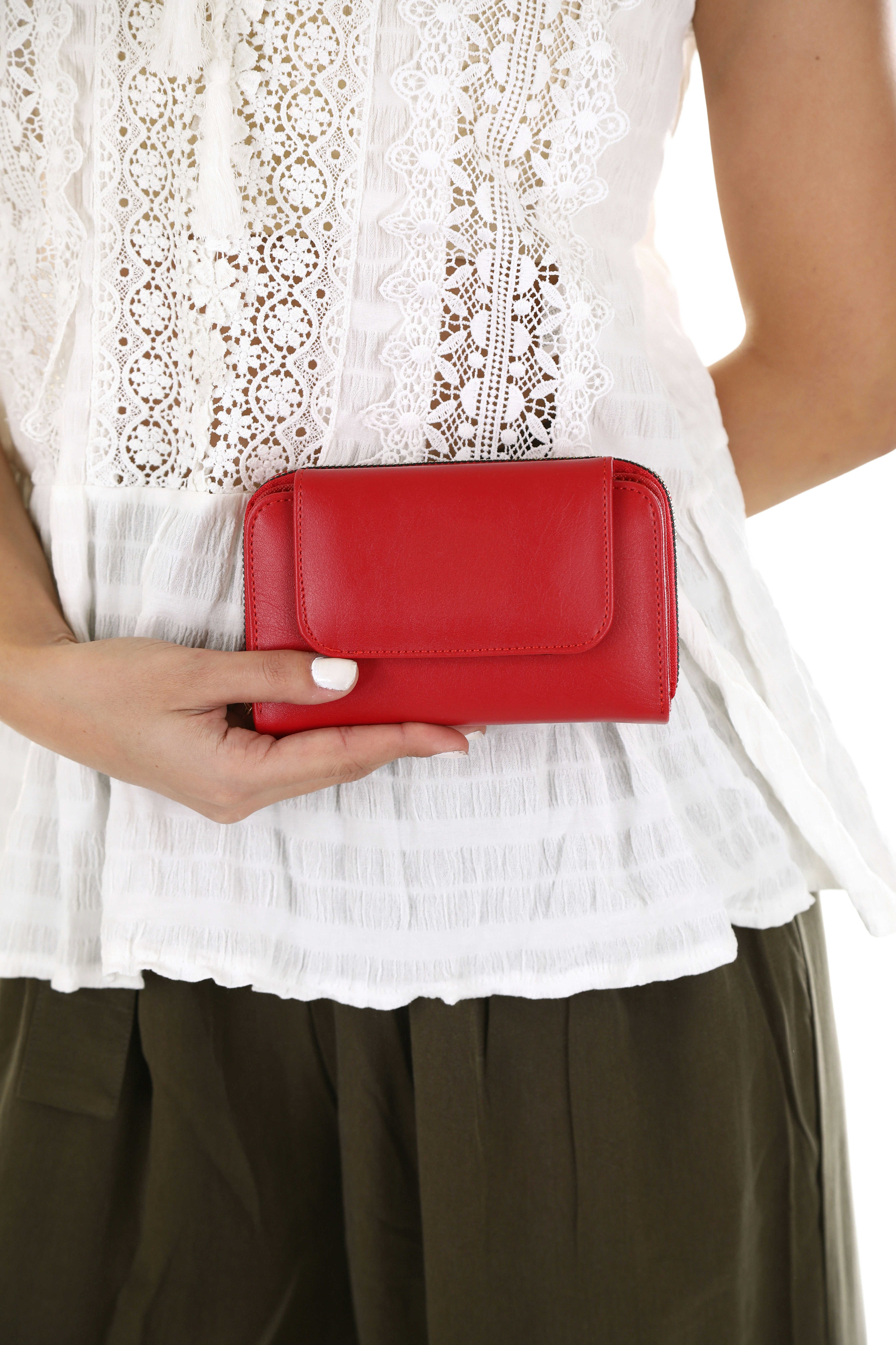 Red Wallet at Center Stage: A Lace-and-Linen Moment