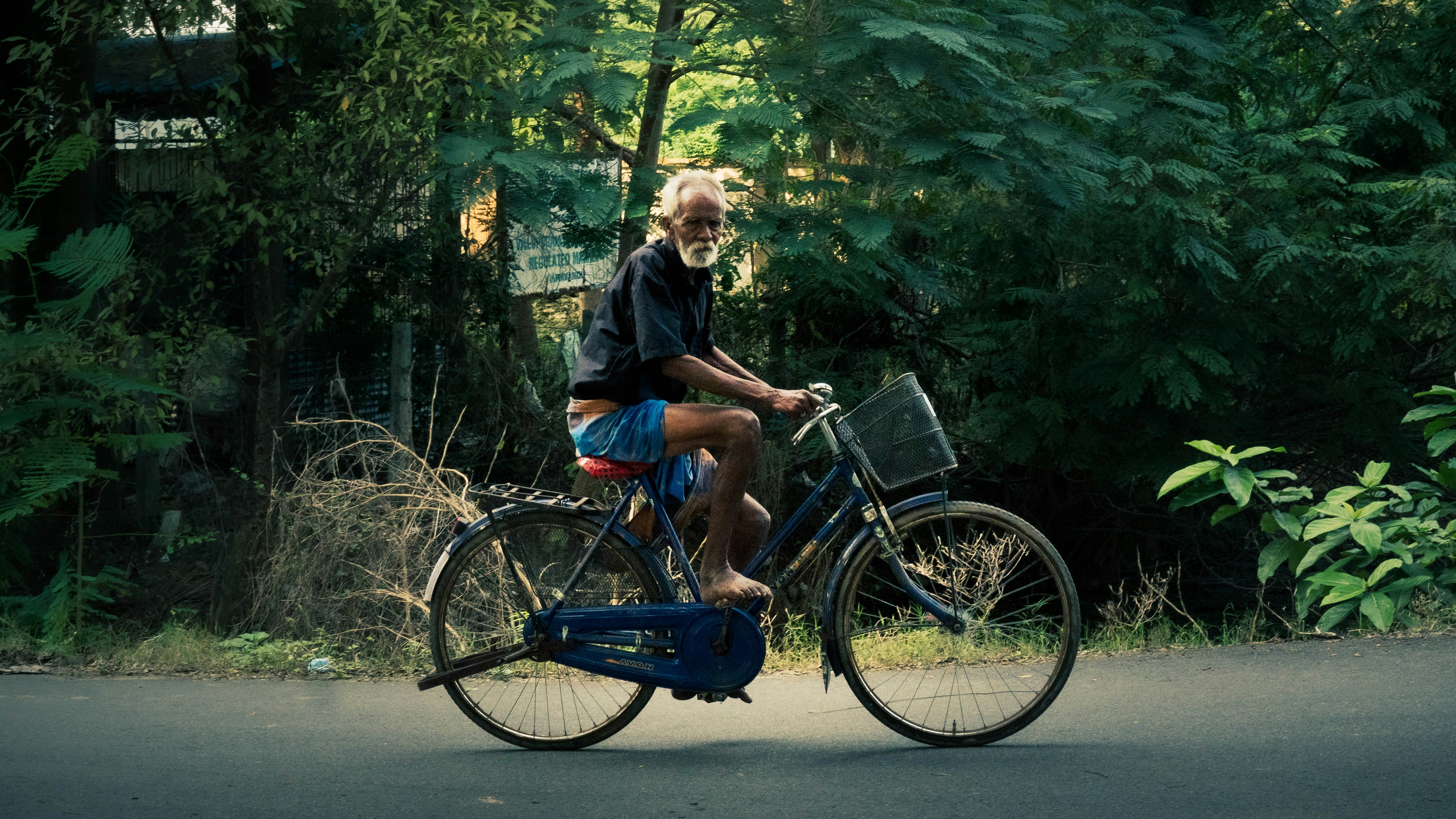 Drifting Through the Quiet Street: An Elder Cyclist on a Classic Ride