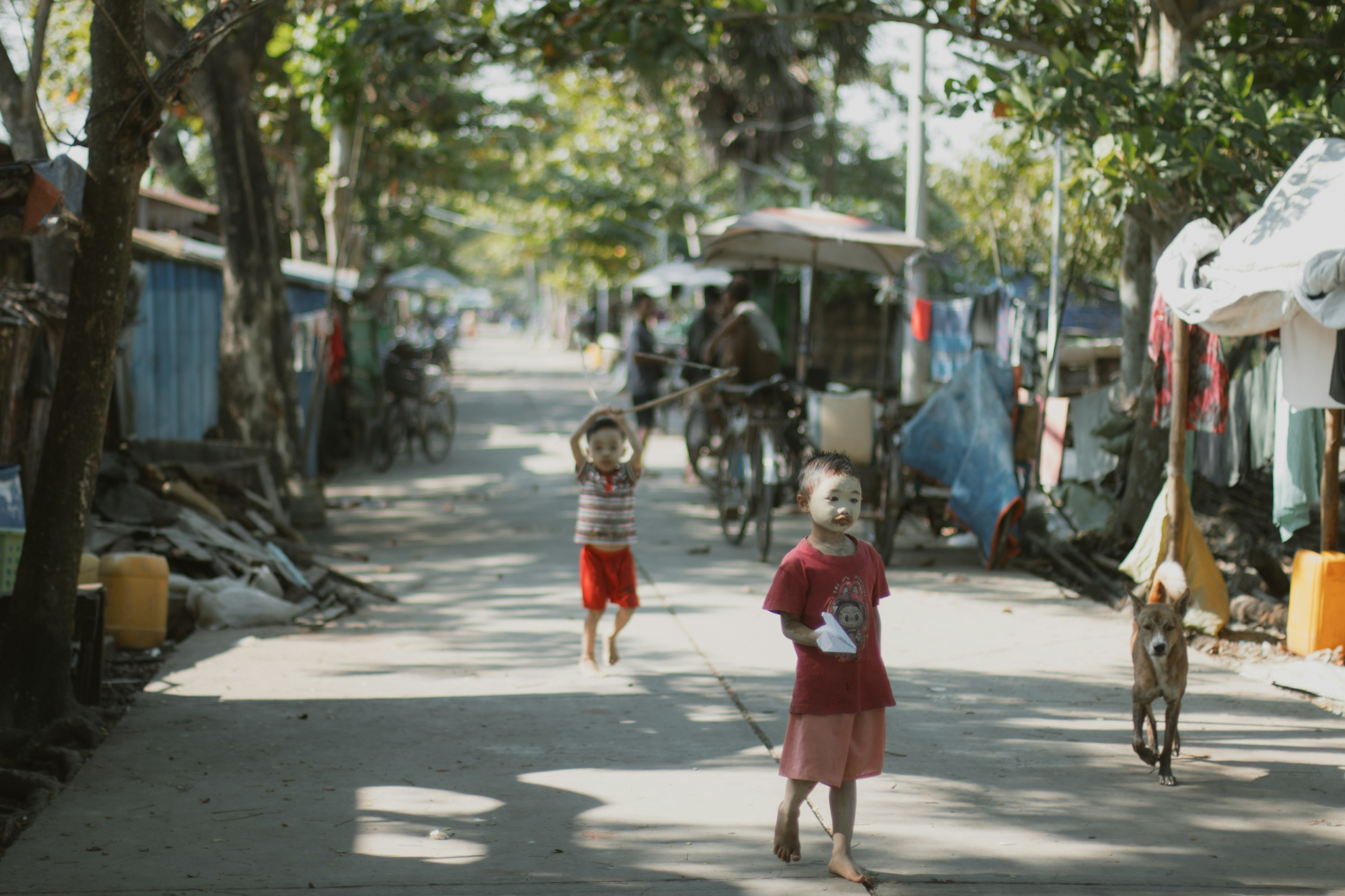 Children in a sunlit alleyway: a candid neighborhood moment