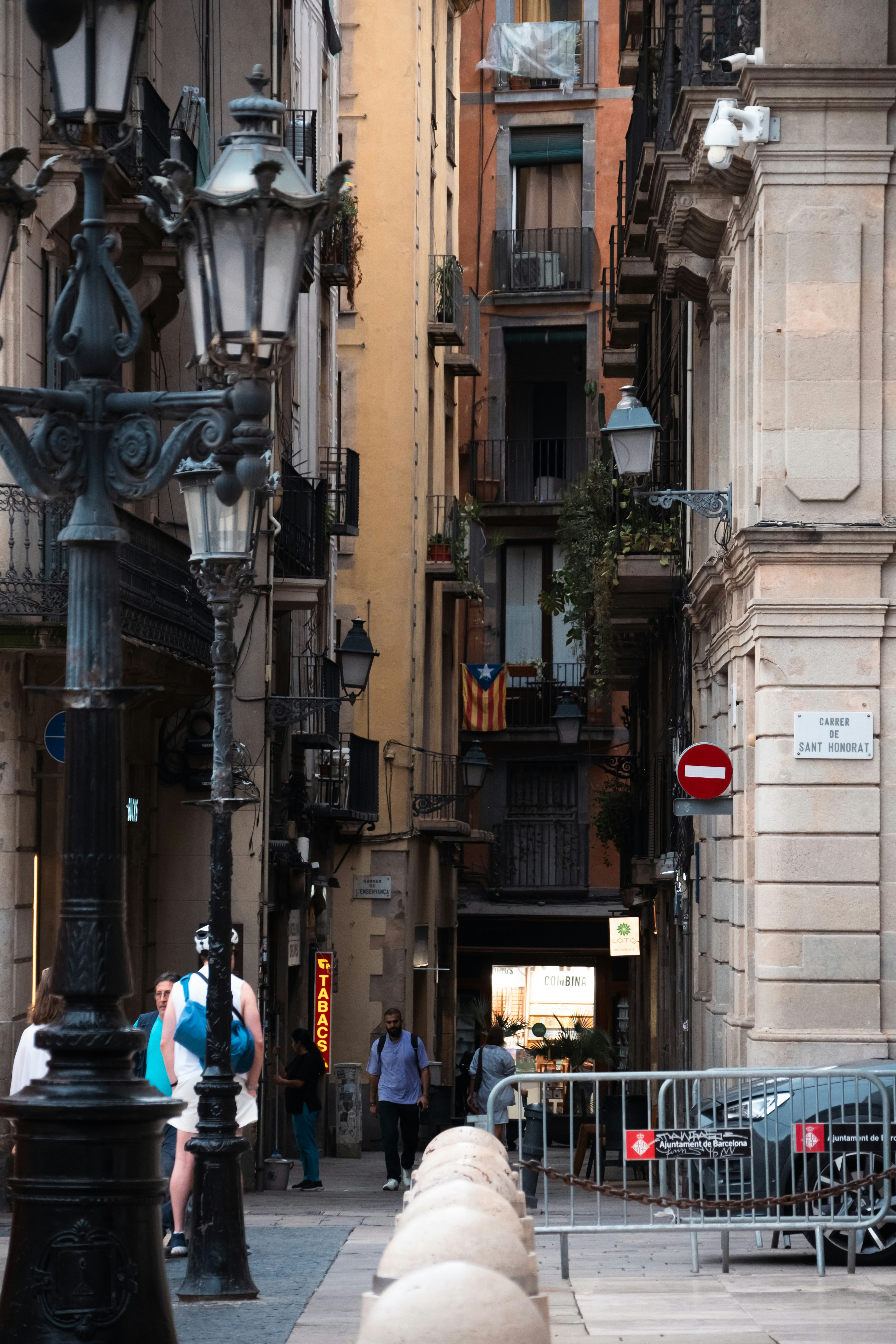 Stone Street Canyon: A Quiet Passage Between Balconied Facades