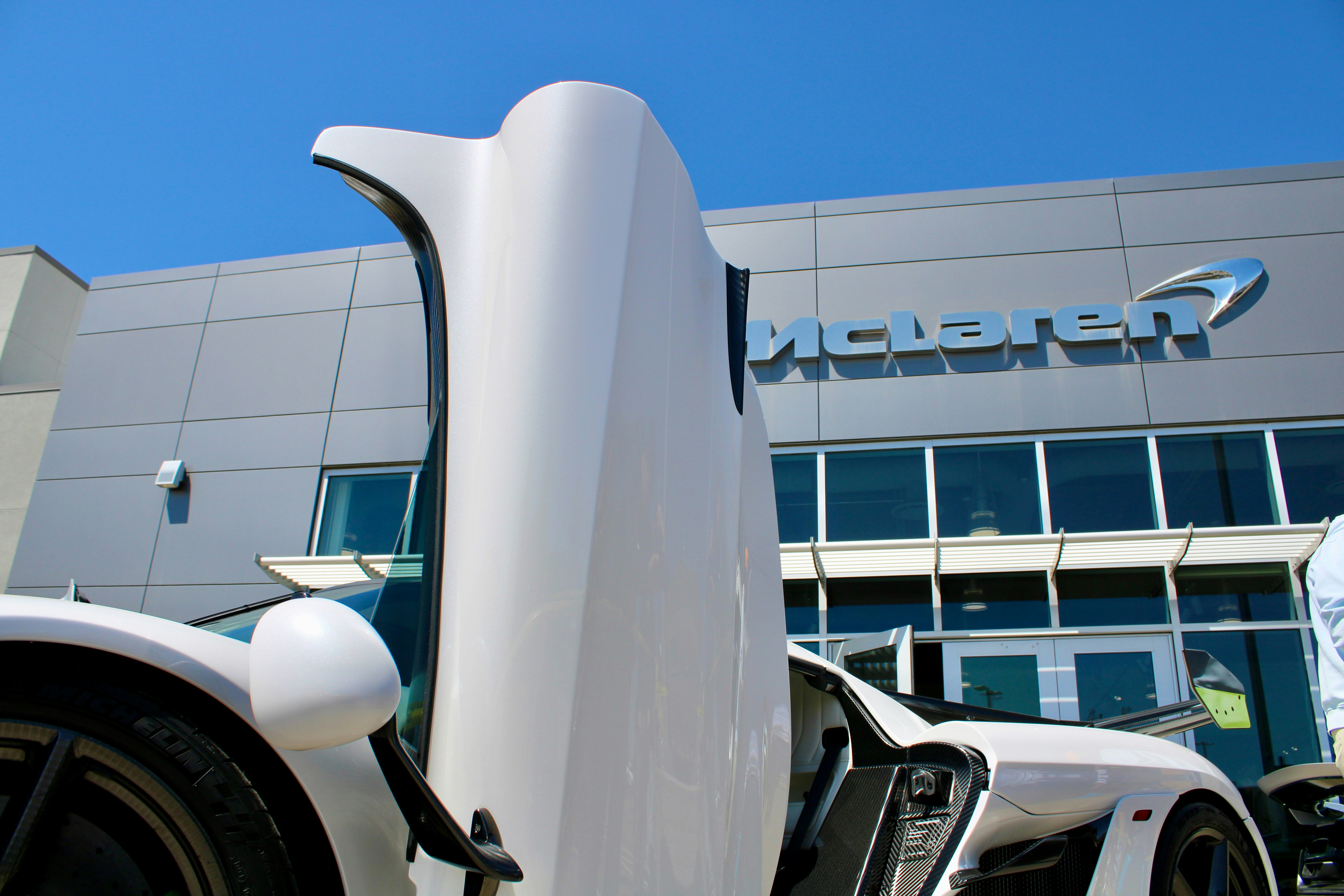 A metallic doorway to speed: McLaren’s gleaming jet-heeled shell against a modern showroom