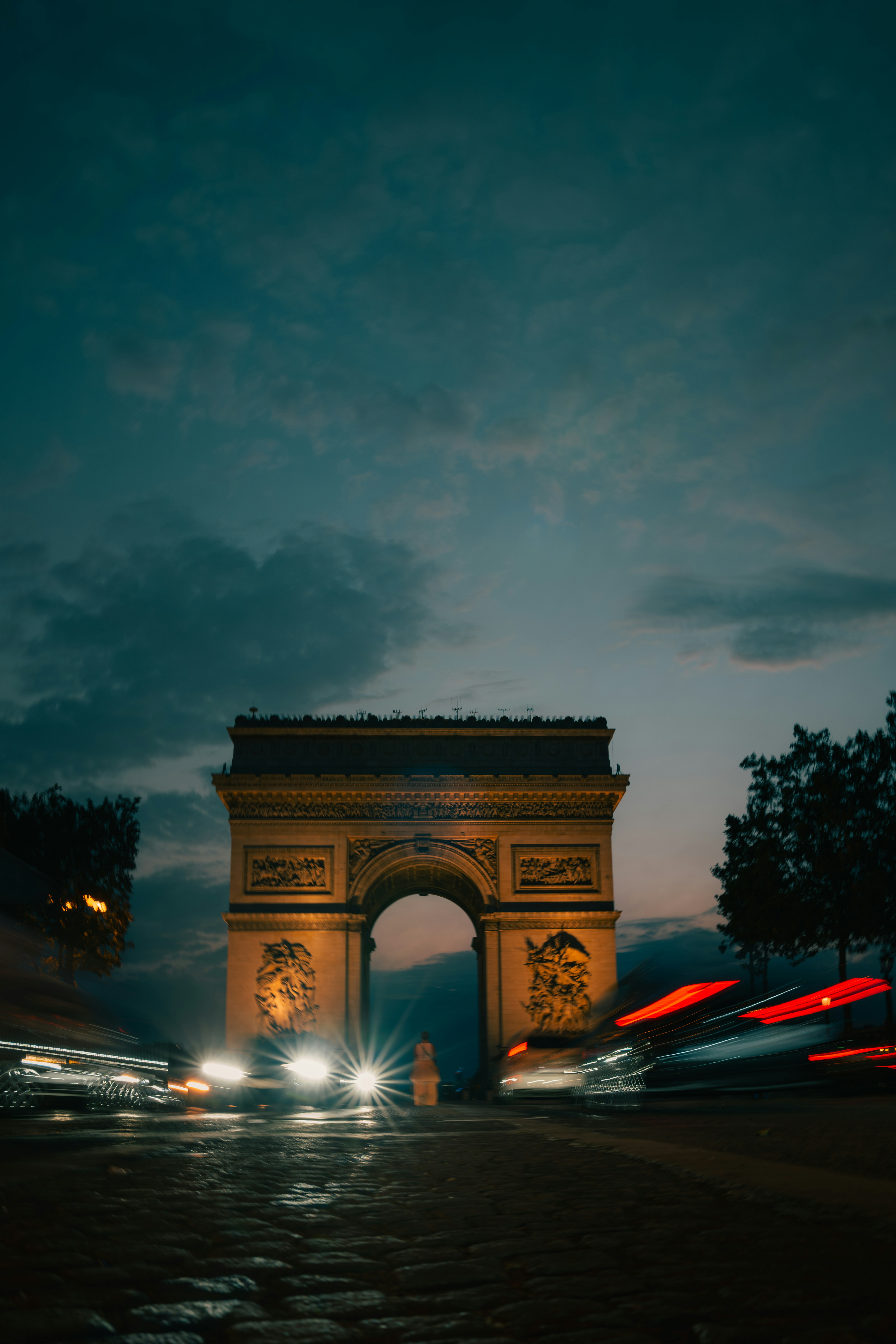 Arc of Evening Motion: Lights Tracing the Champs-Élysées