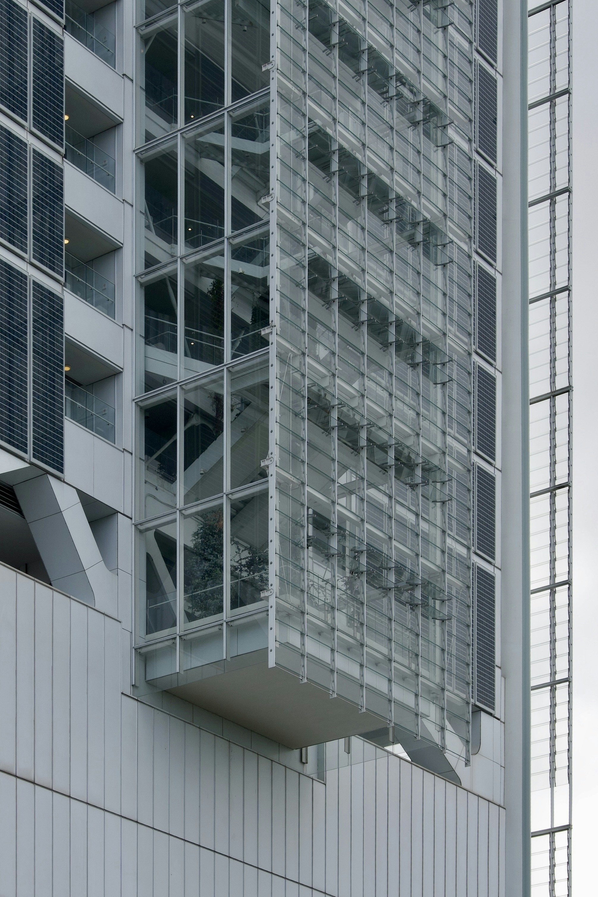 Faceted Glass: Echoes of a Modern Skyscraper