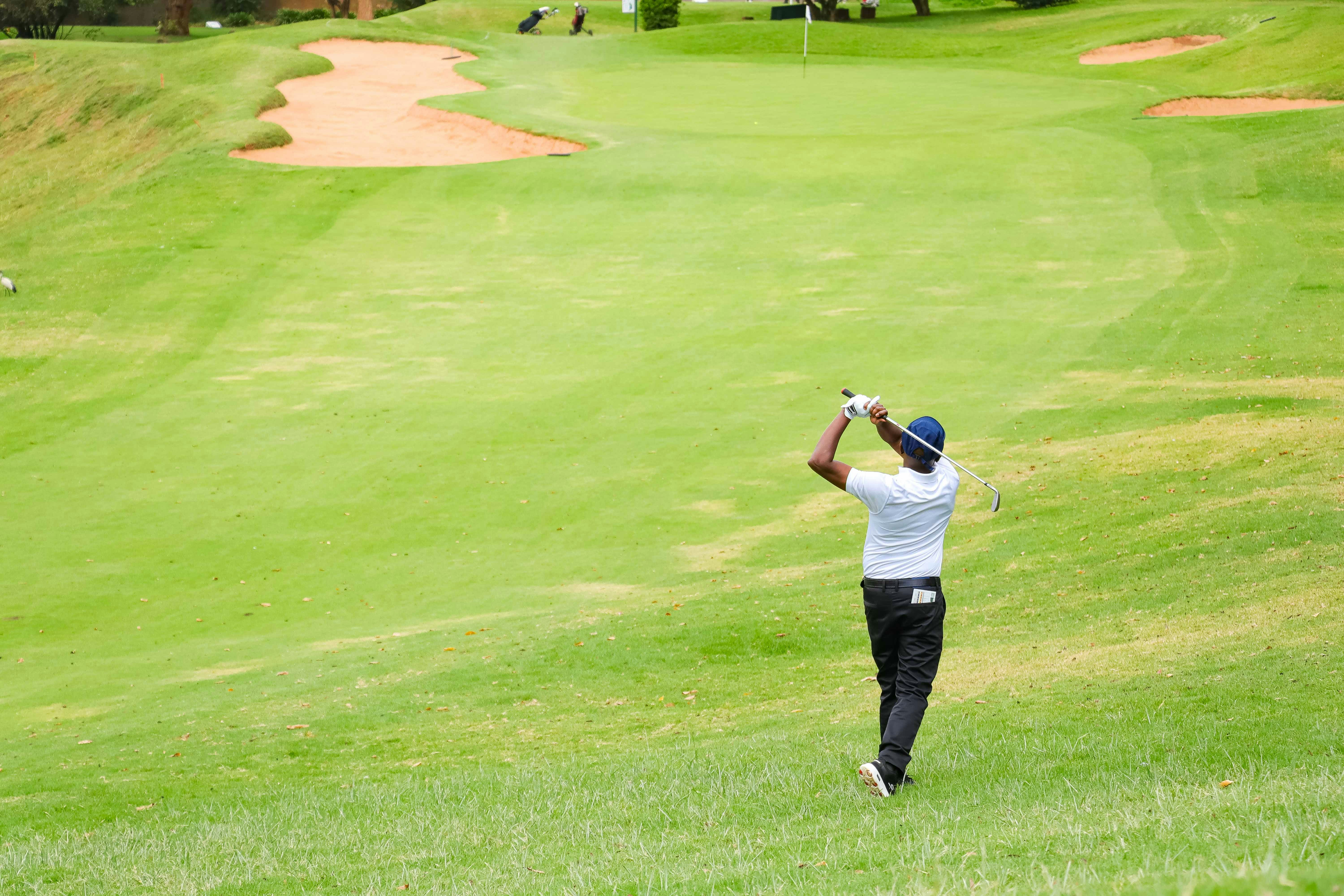 Swing in the Green: A Golfer Focused on the Drive