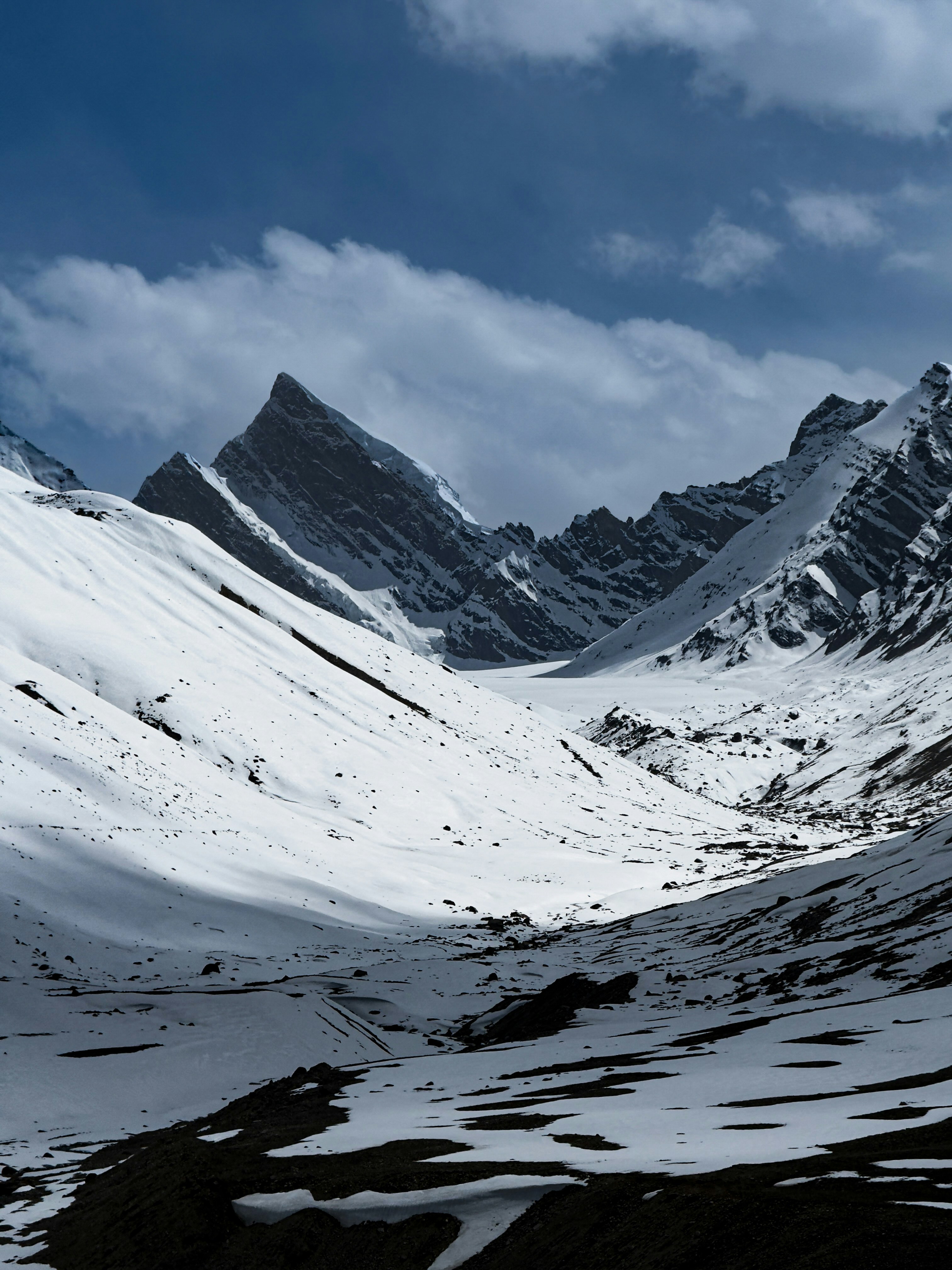 Snowbound Sierra: A Quiet Corridor Between Peaks