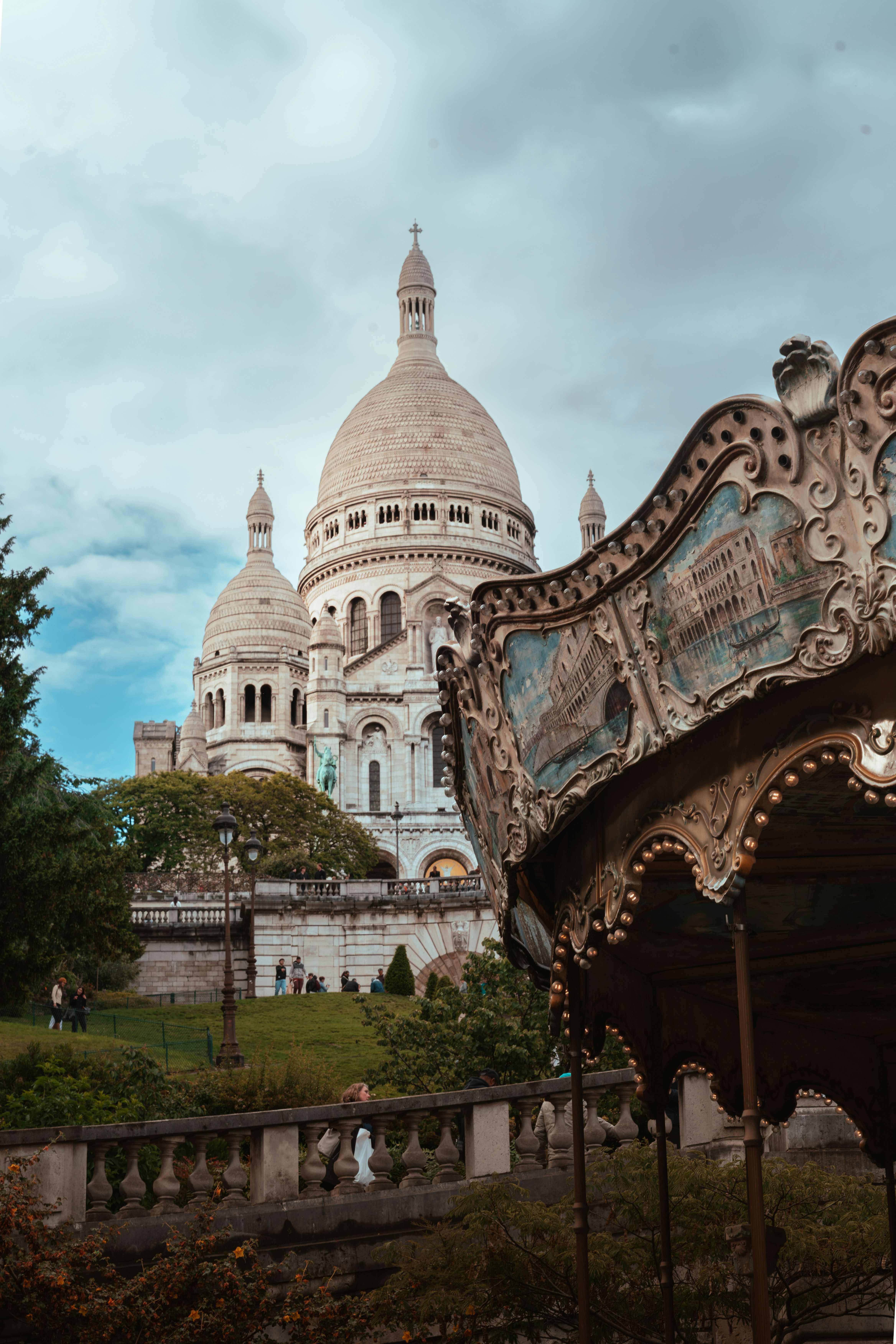 Basilica Backdrop: The Sacré-Cœur Rising Over a Decorative Carousel